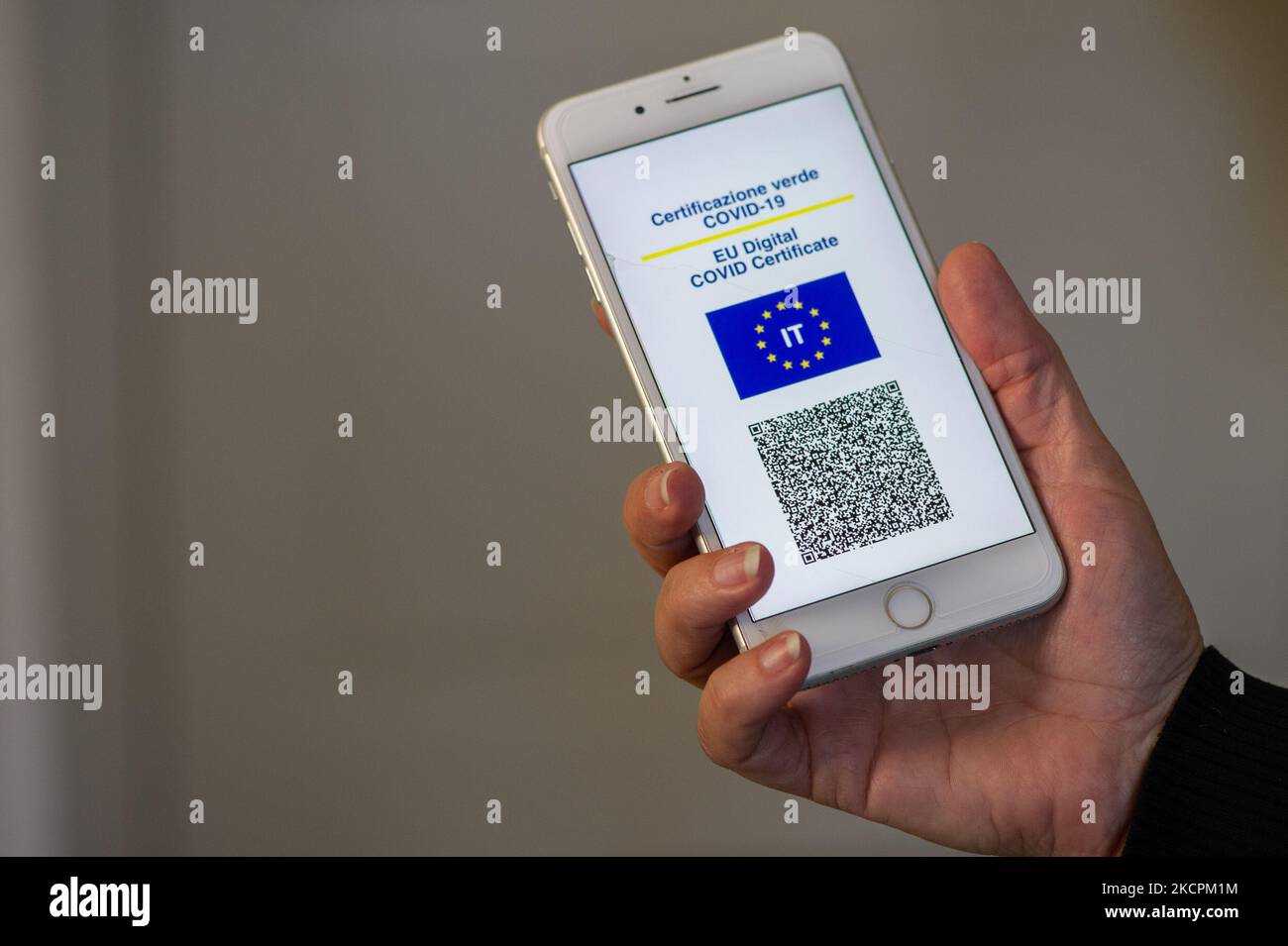 Green pass certificate hi-res stock photography and images - Alamy