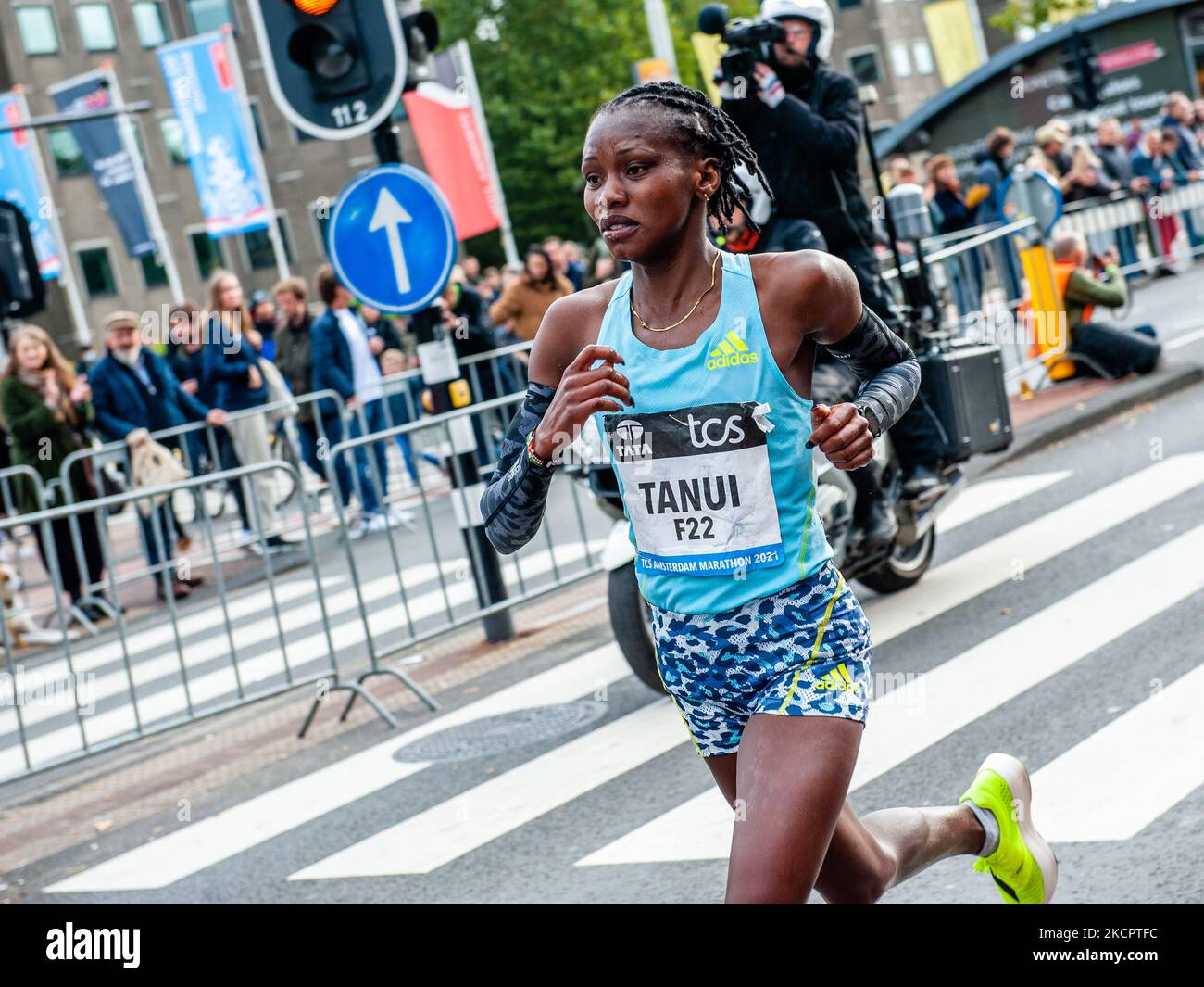 Kenyan Angela Tanui ran in a time of 2:17:57, broken the women's course ...