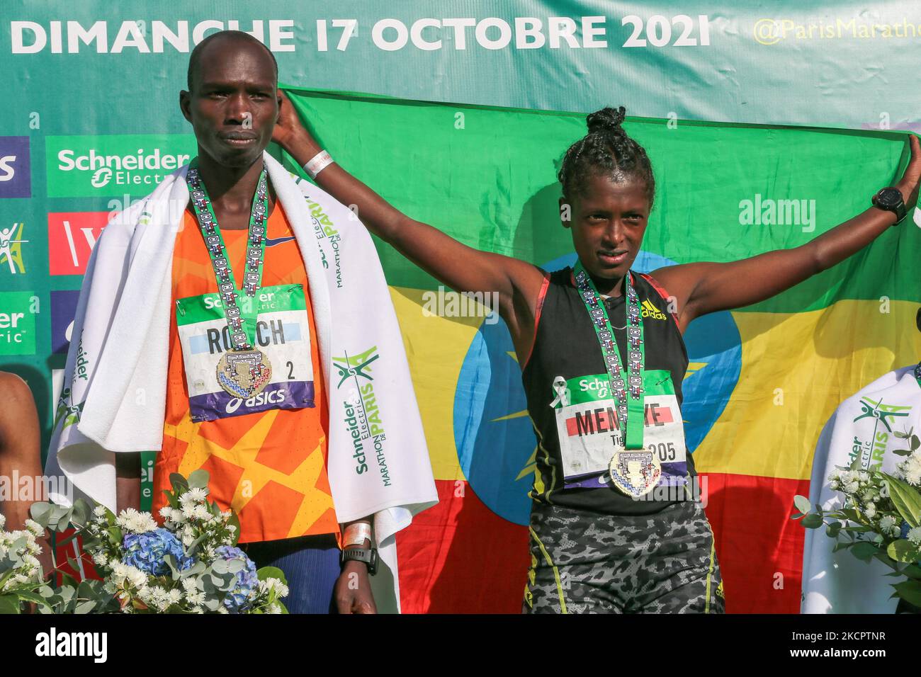 Marathon winner podium hi-res stock photography and images - Alamy