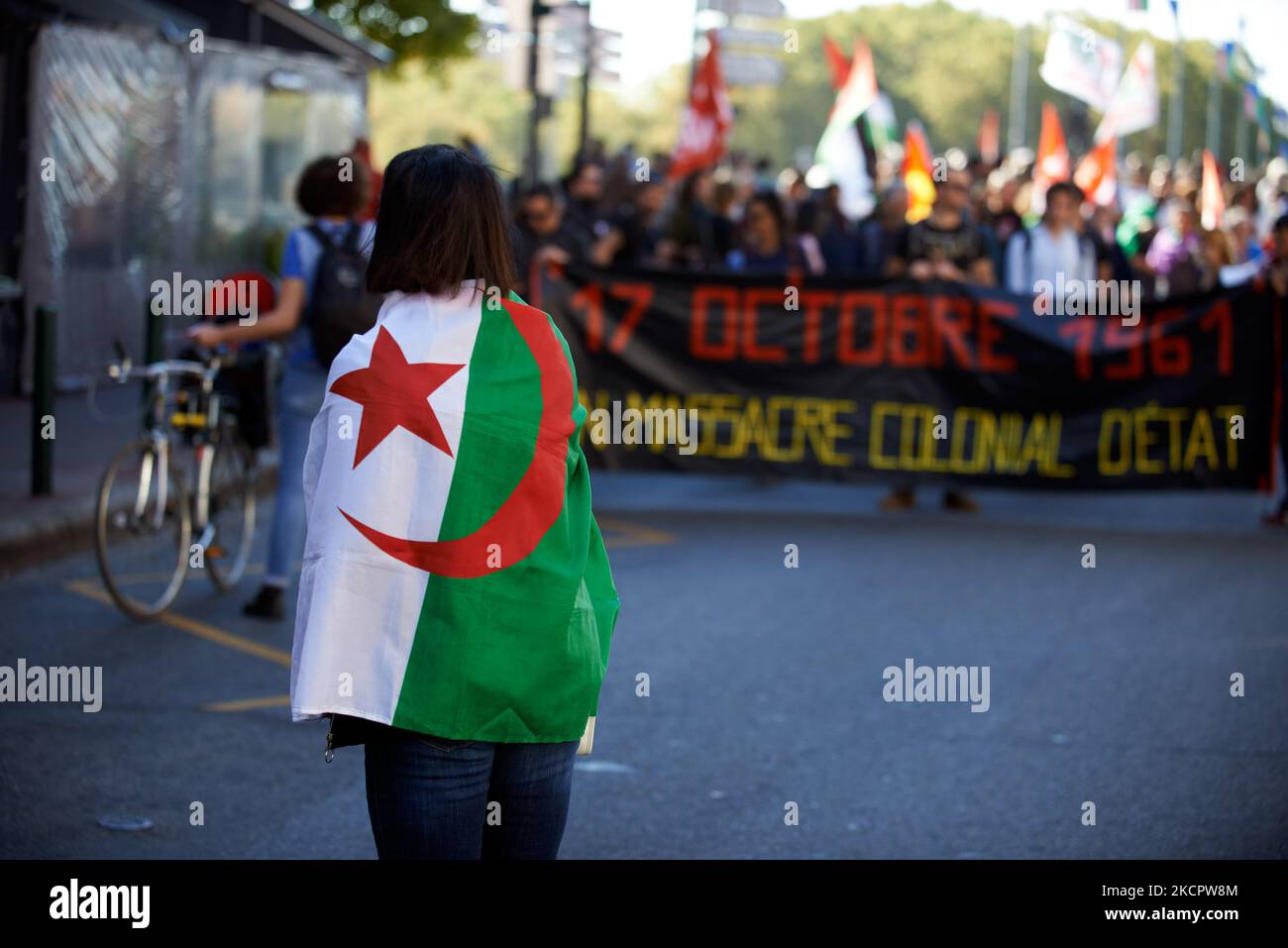 Muslim woman french flag hi-res stock photography and images - Alamy