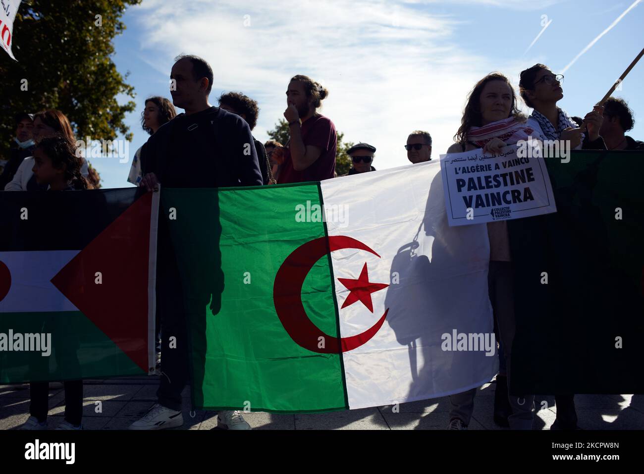 Fln paris hi-res stock photography and images - Alamy