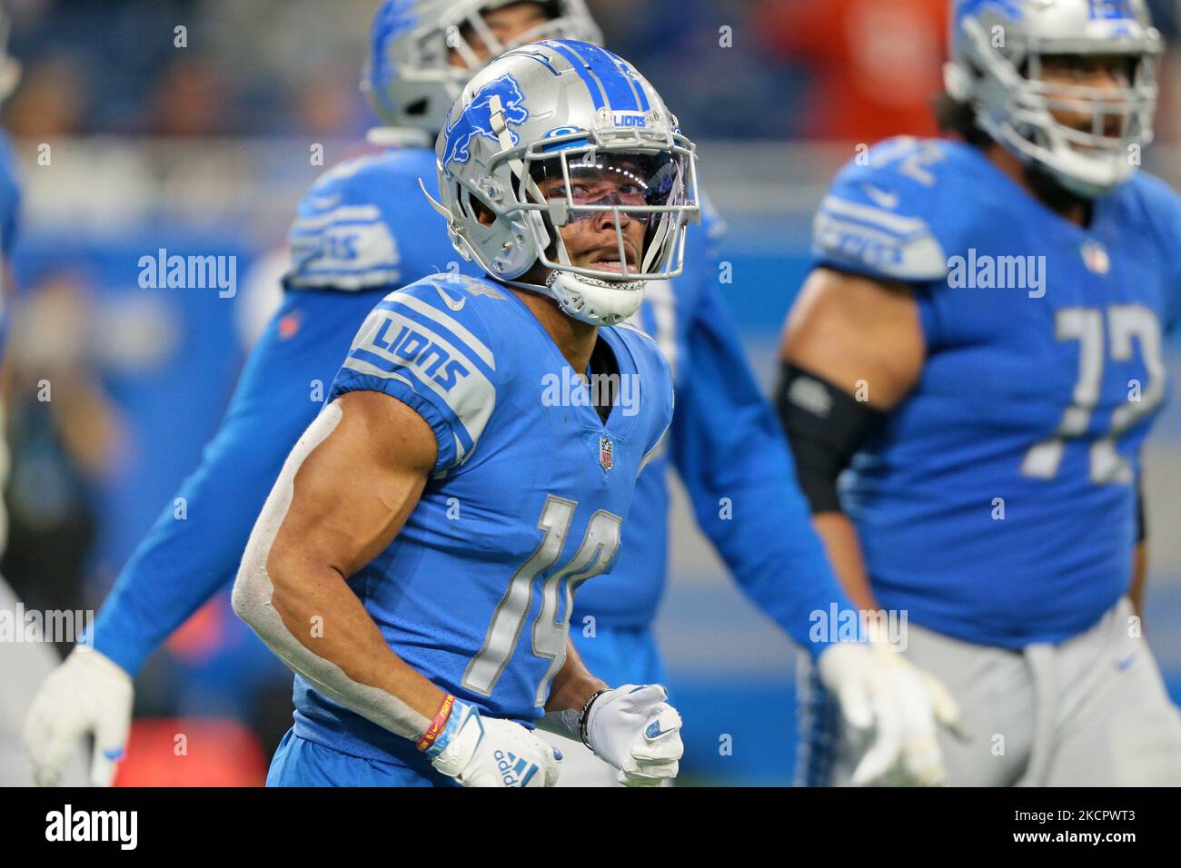 Two point conversion hi-res stock photography and images - Alamy