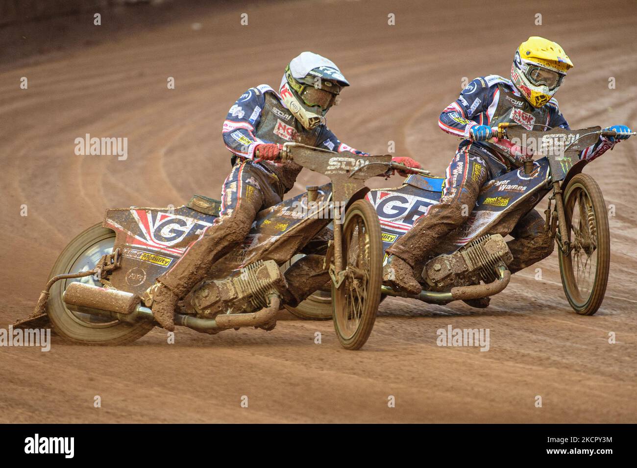 Dan Bewley (White) and Robert Lambert of Great Britain (Yellow) during ...