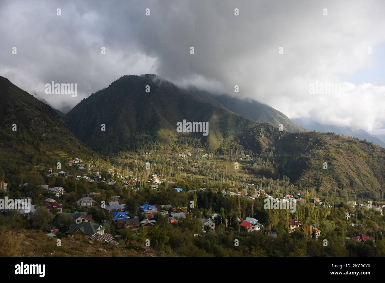 Clouds hover over the zabarwan mountain range in Srinagar, Indian ...
