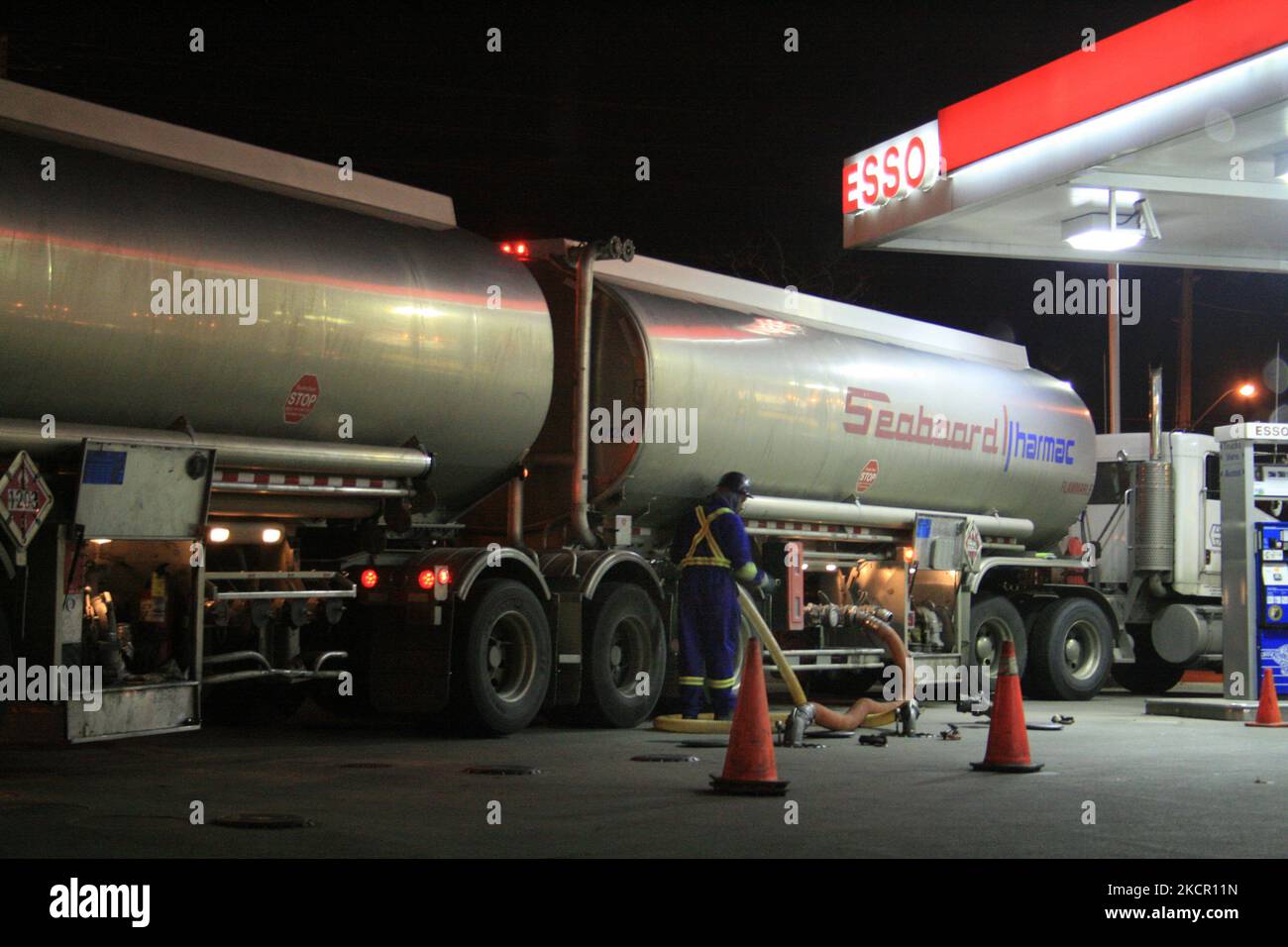 An esso filing station hi-res stock photography and images - Alamy