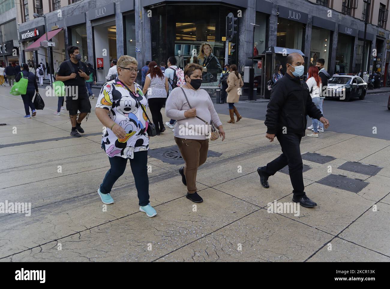 Mexico city returns to green epidemiological traffic lights hi-res ...