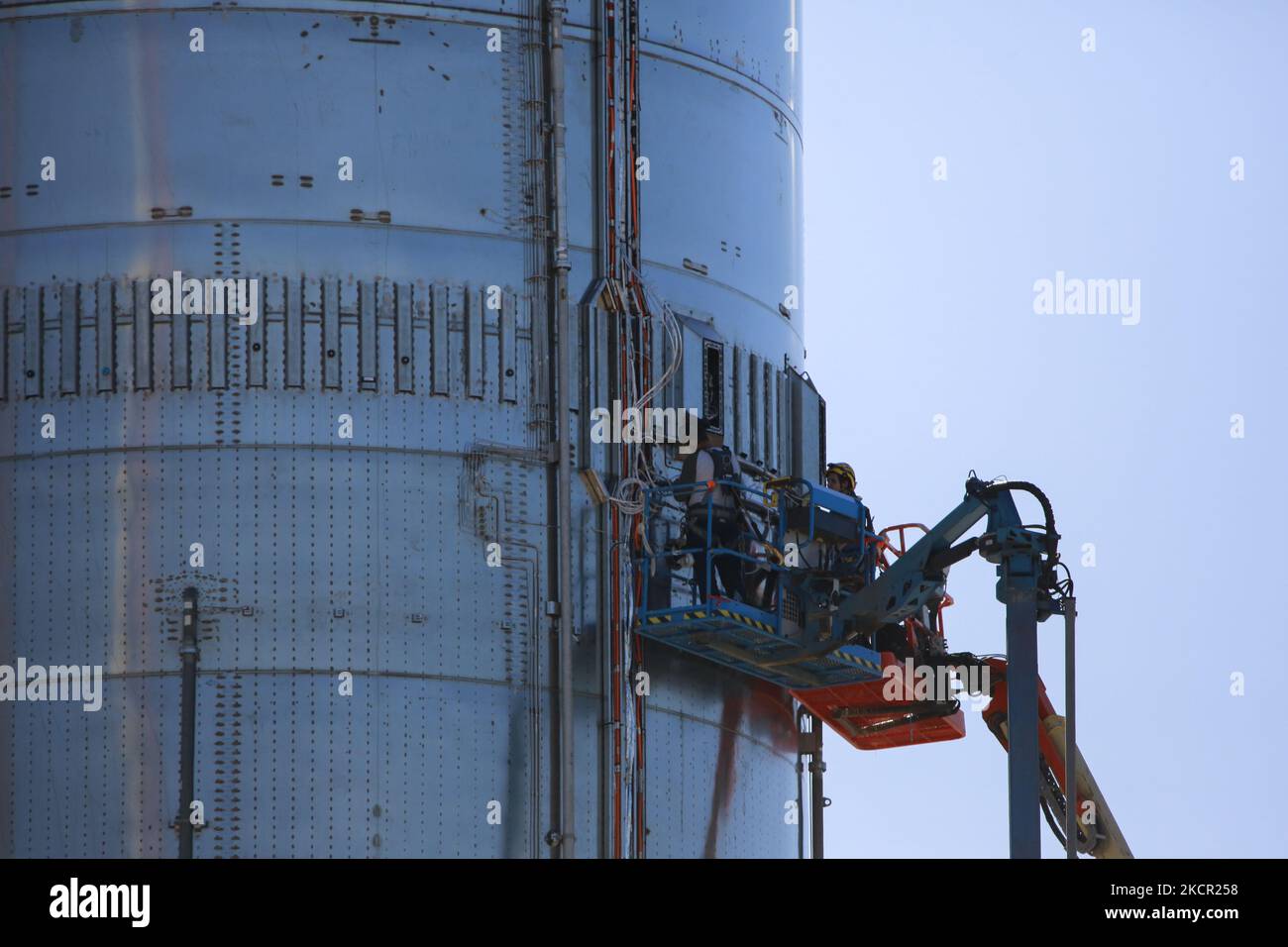 Super Heavy Booster is prepared for testing on October 18th, 2021 in ...