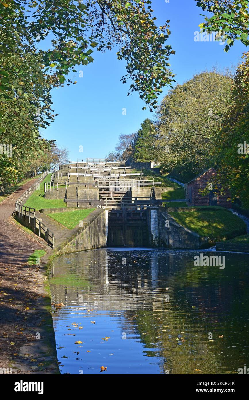 Bingley five rise locks west yorkshire hi-res stock photography and ...