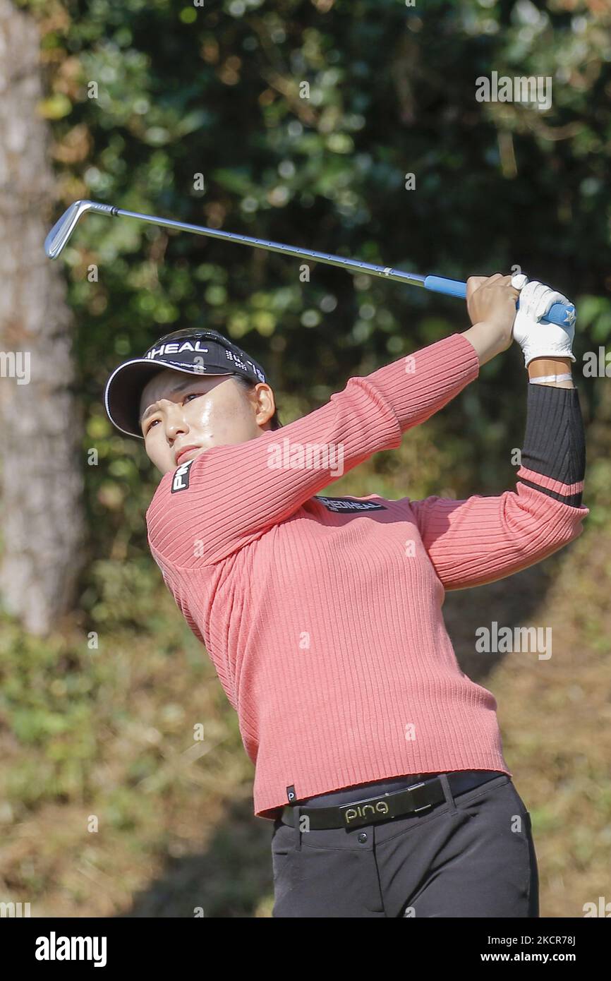 Da yoon lee hi-res stock photography and images - Alamy