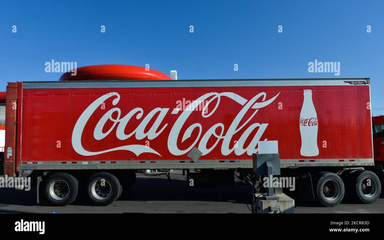 Coca cola christmas truck ireland hi-res stock photography and images ...