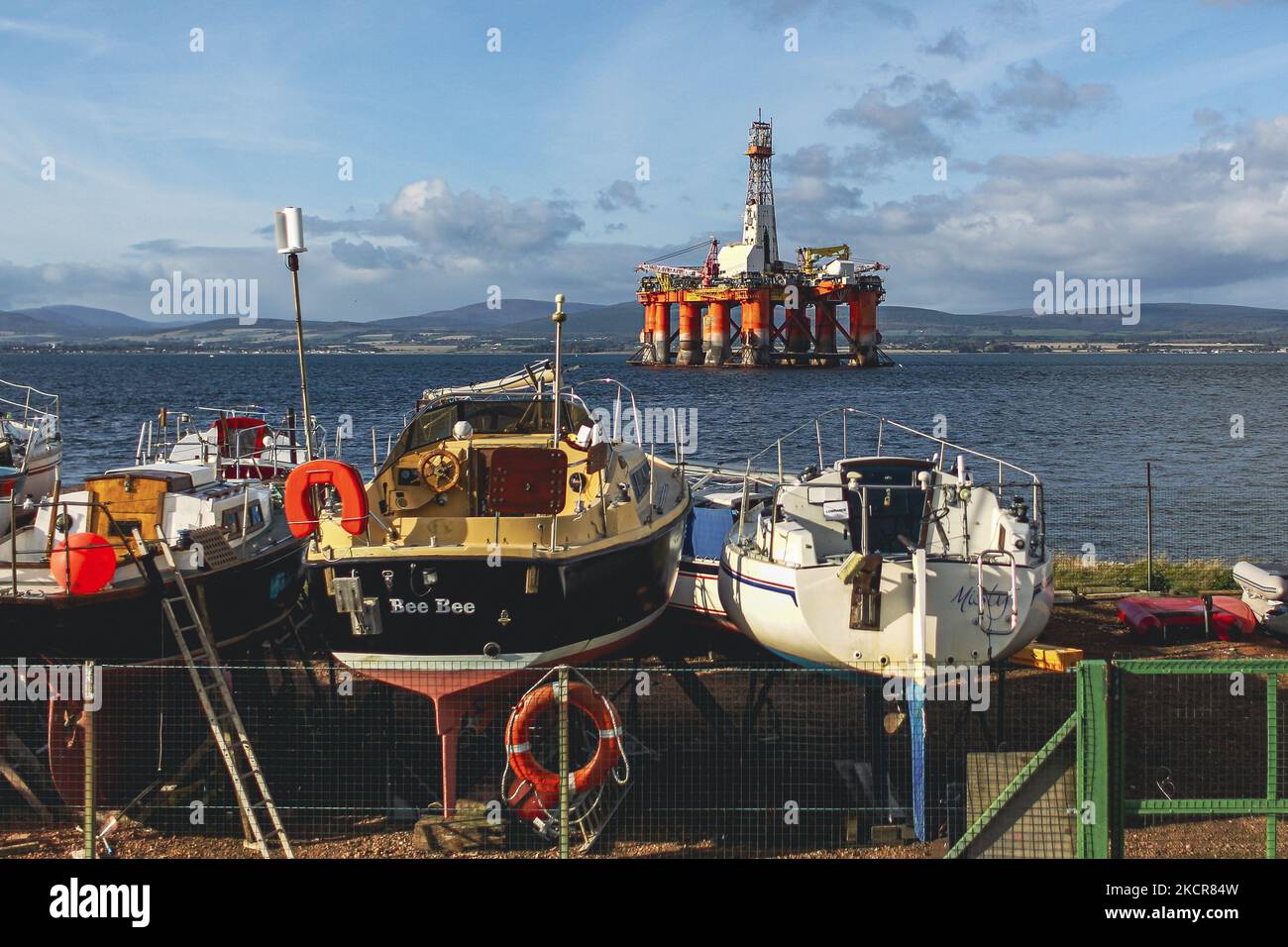 Idle oil rigs hi-res stock photography and images - Alamy