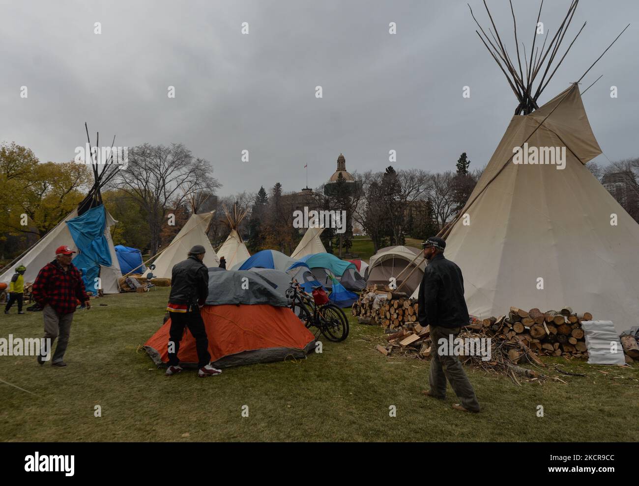 Five teepees hi-res stock photography and images - Alamy