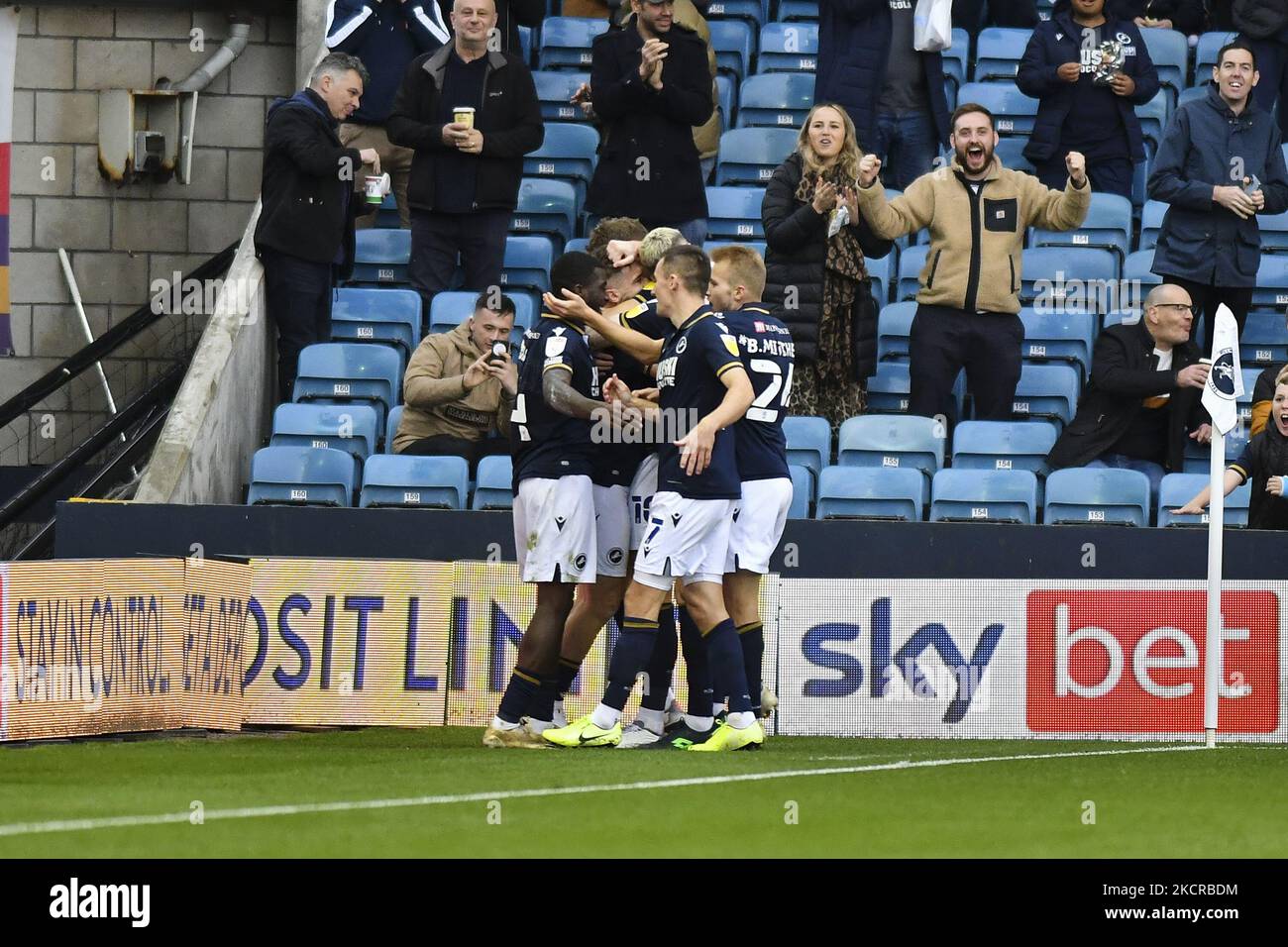 Tom Bradshaw of Millwall celebrates with his teammates after scoring ...