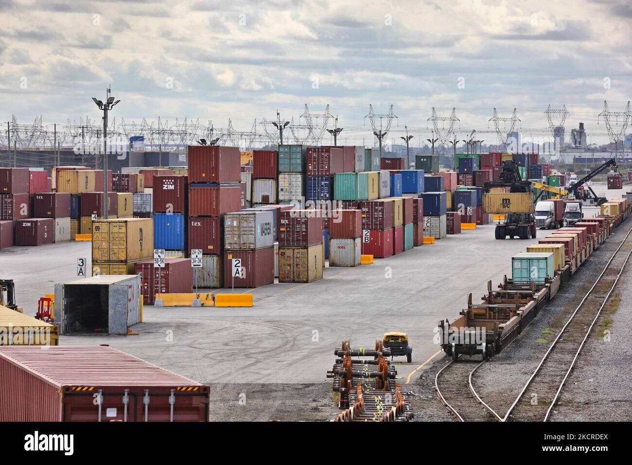 Intermodal shipping containers hi-res stock photography and images - Alamy