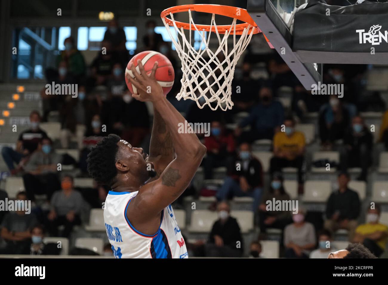 Rebaund of Henry Sims - NutriBullet Treviso during the Italian ...