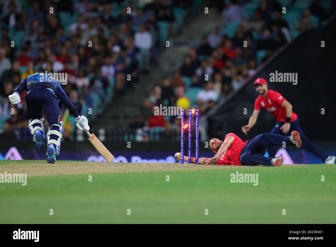 Sydney, Australia. 05th Nov, 2022. Mark Wood of England runs out ...