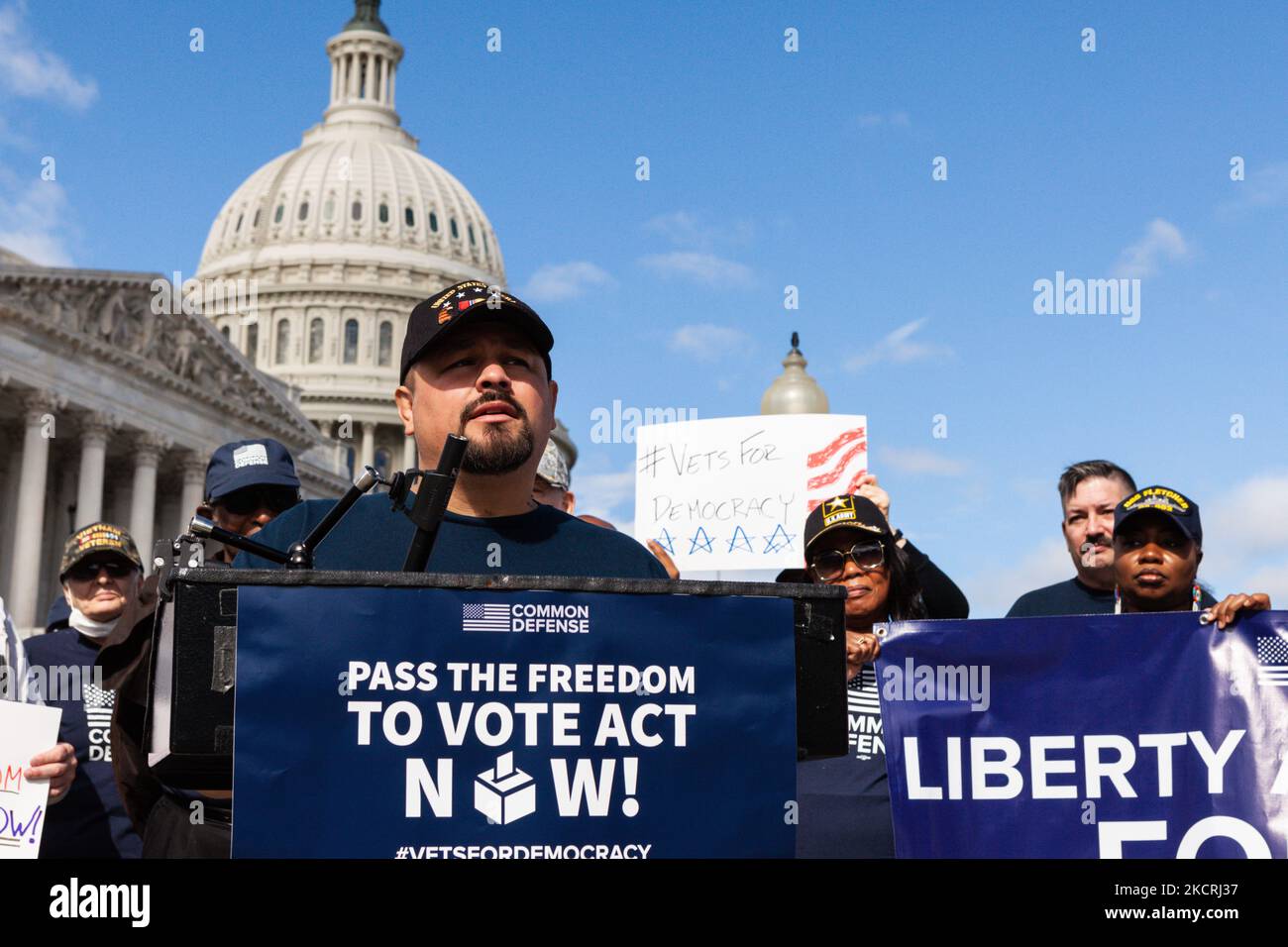 Us marine corps veteran ricardo reyes hi-res stock photography and ...