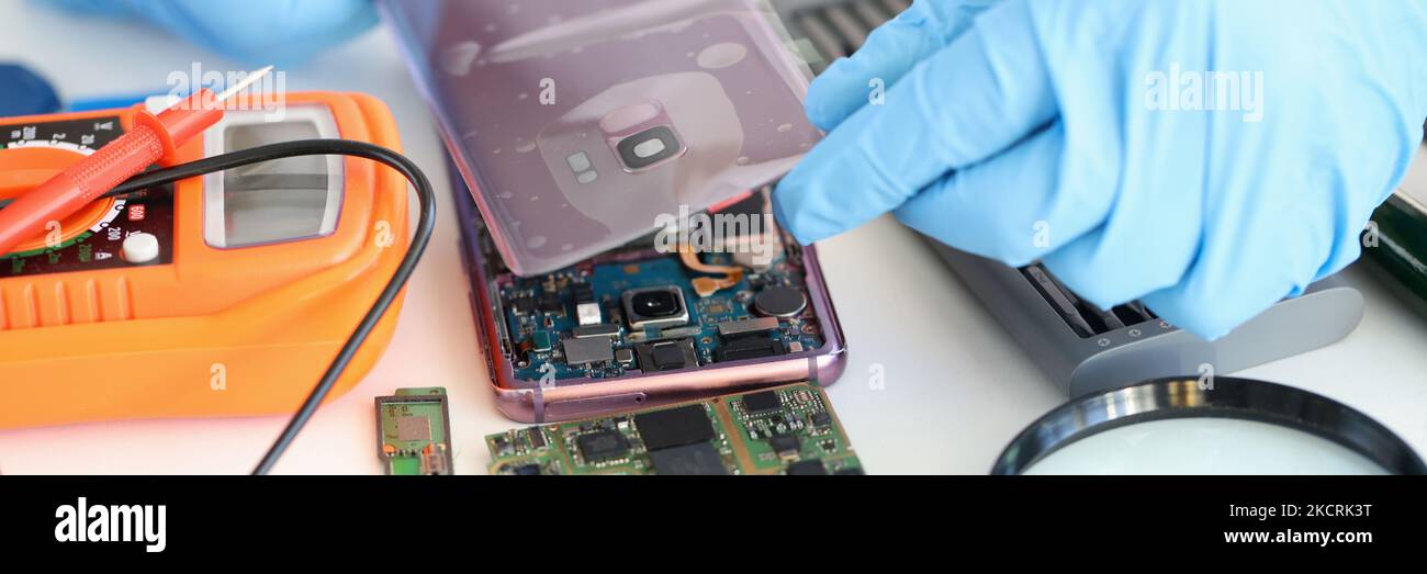Technician mobile phone repairing fixing hi-res stock photography and ...