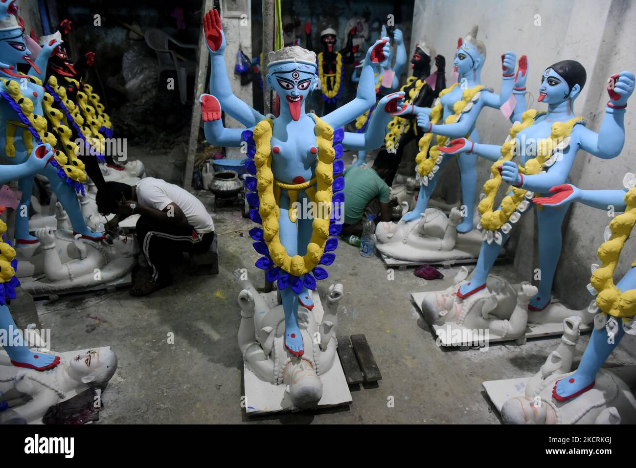 Indian artist prepares Kali goddess in a workshop for the upcoming Kali ...