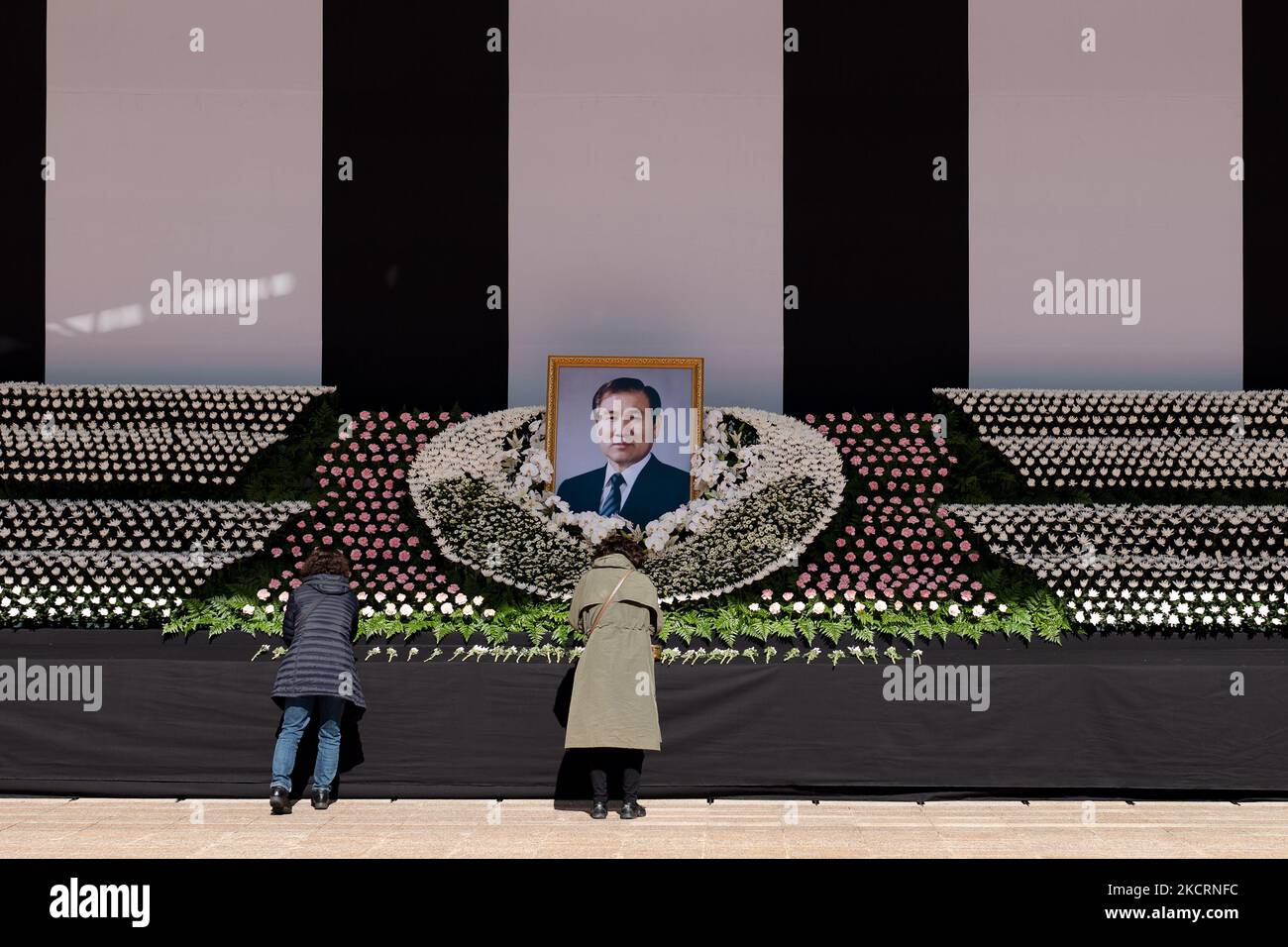 People mourn for the late late former president Roh Tae-woo at a ...