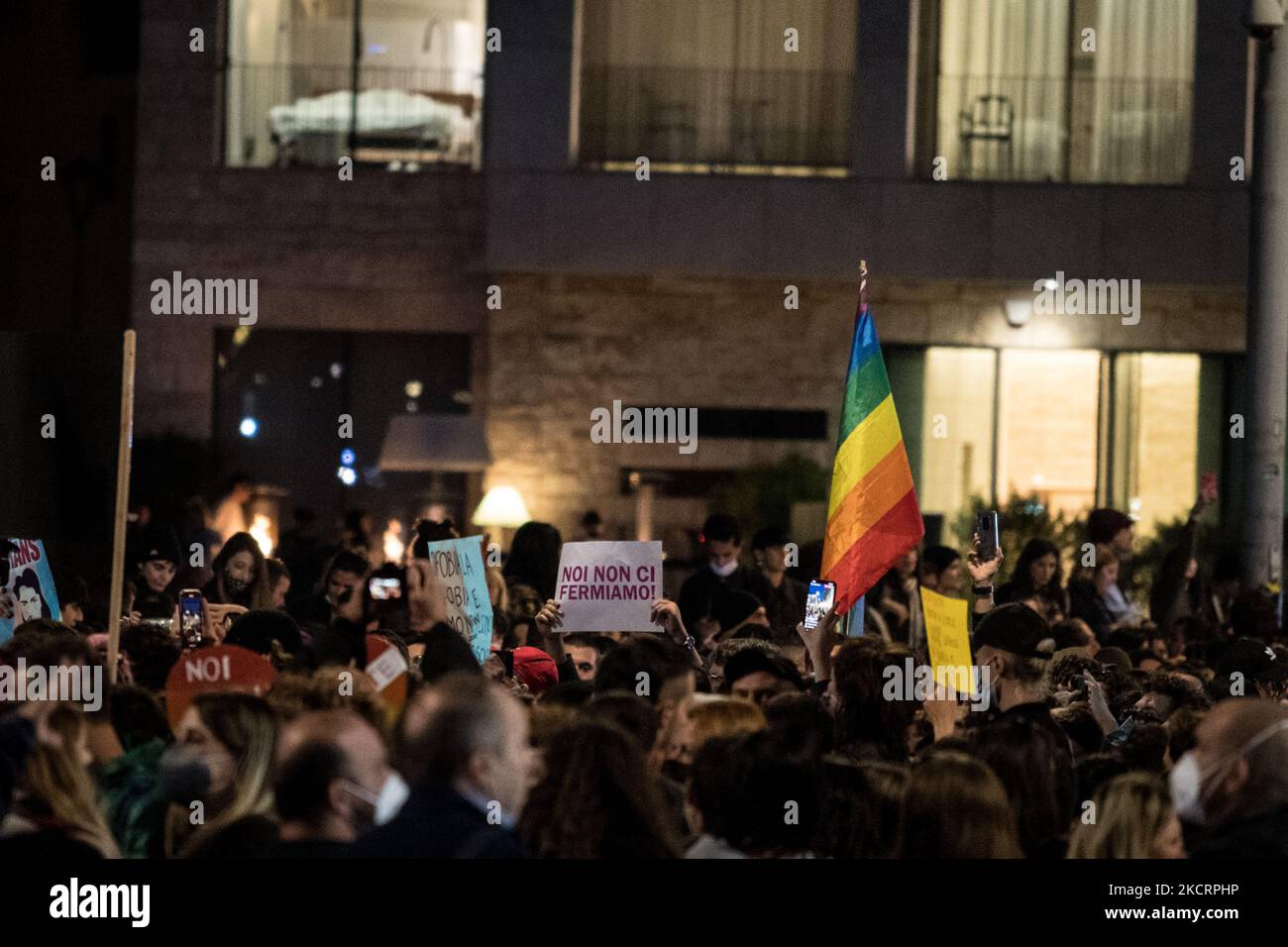 Citizens and associations in the streets to support the battle for ...