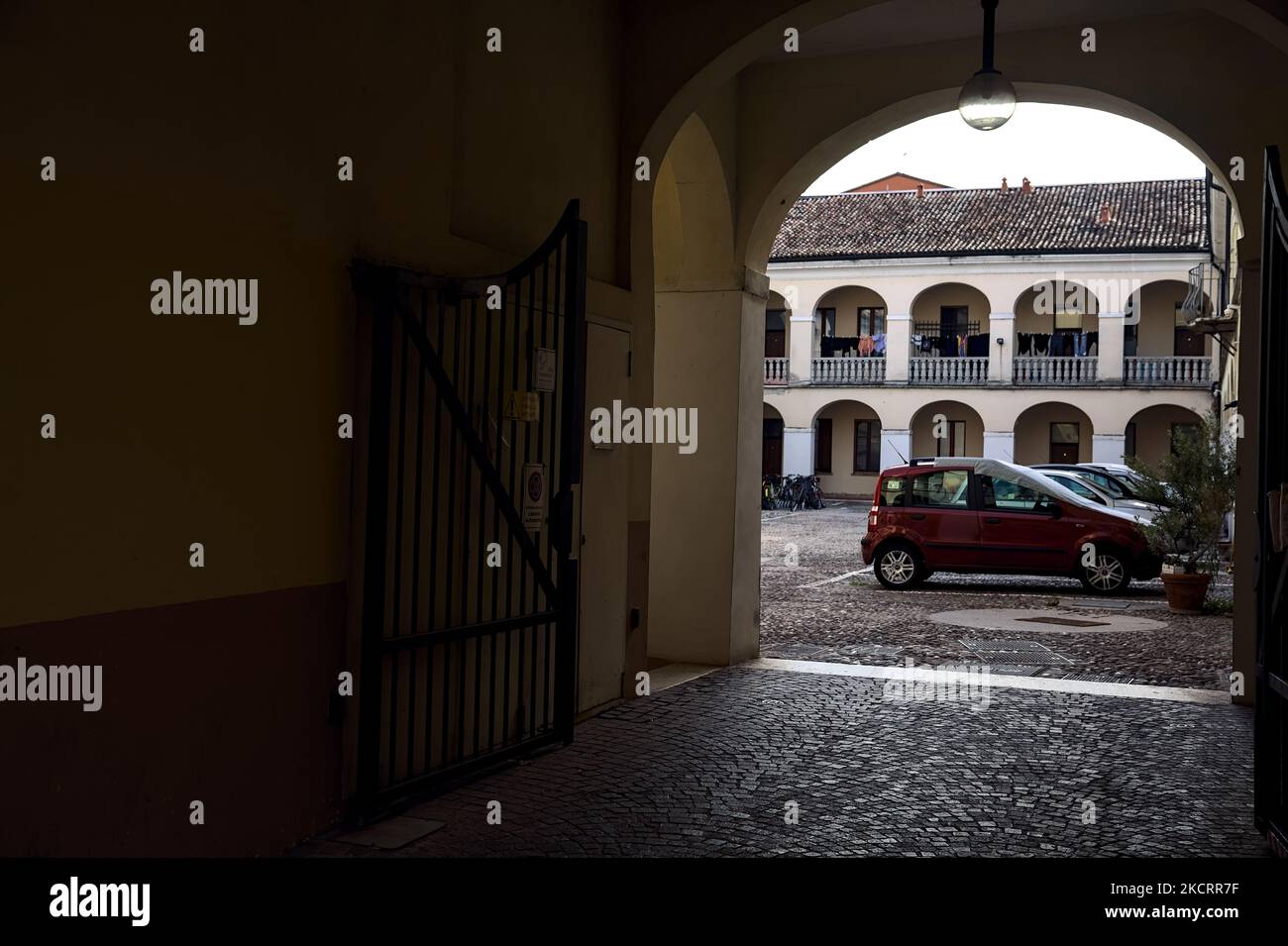 Courtyard of an old residential building seen from an archway Stock ...