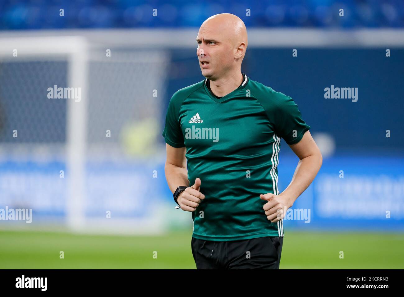 Warm up referee hi-res stock photography and images - Alamy