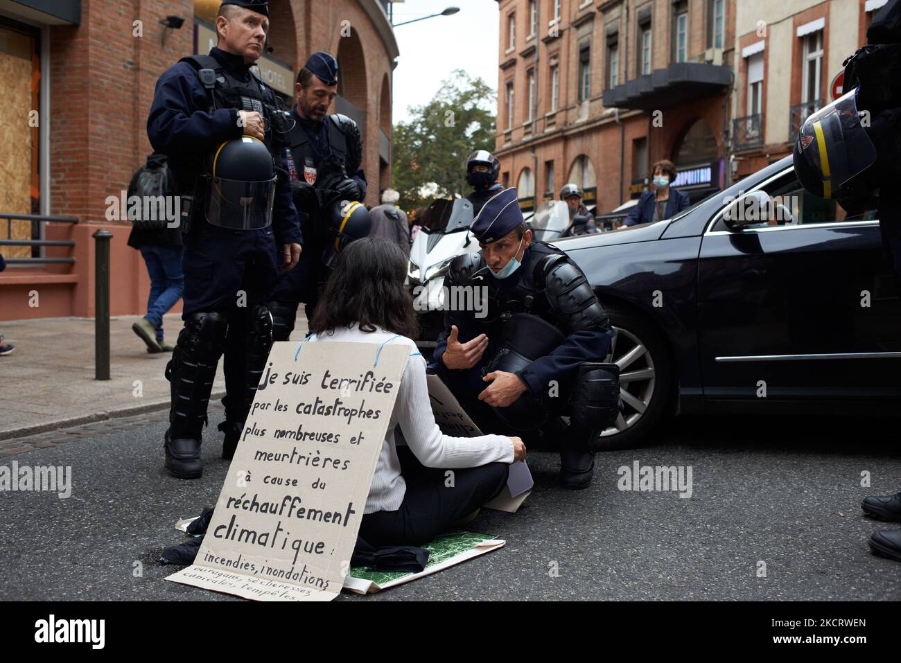 Riot police gases hi-res stock photography and images - Alamy