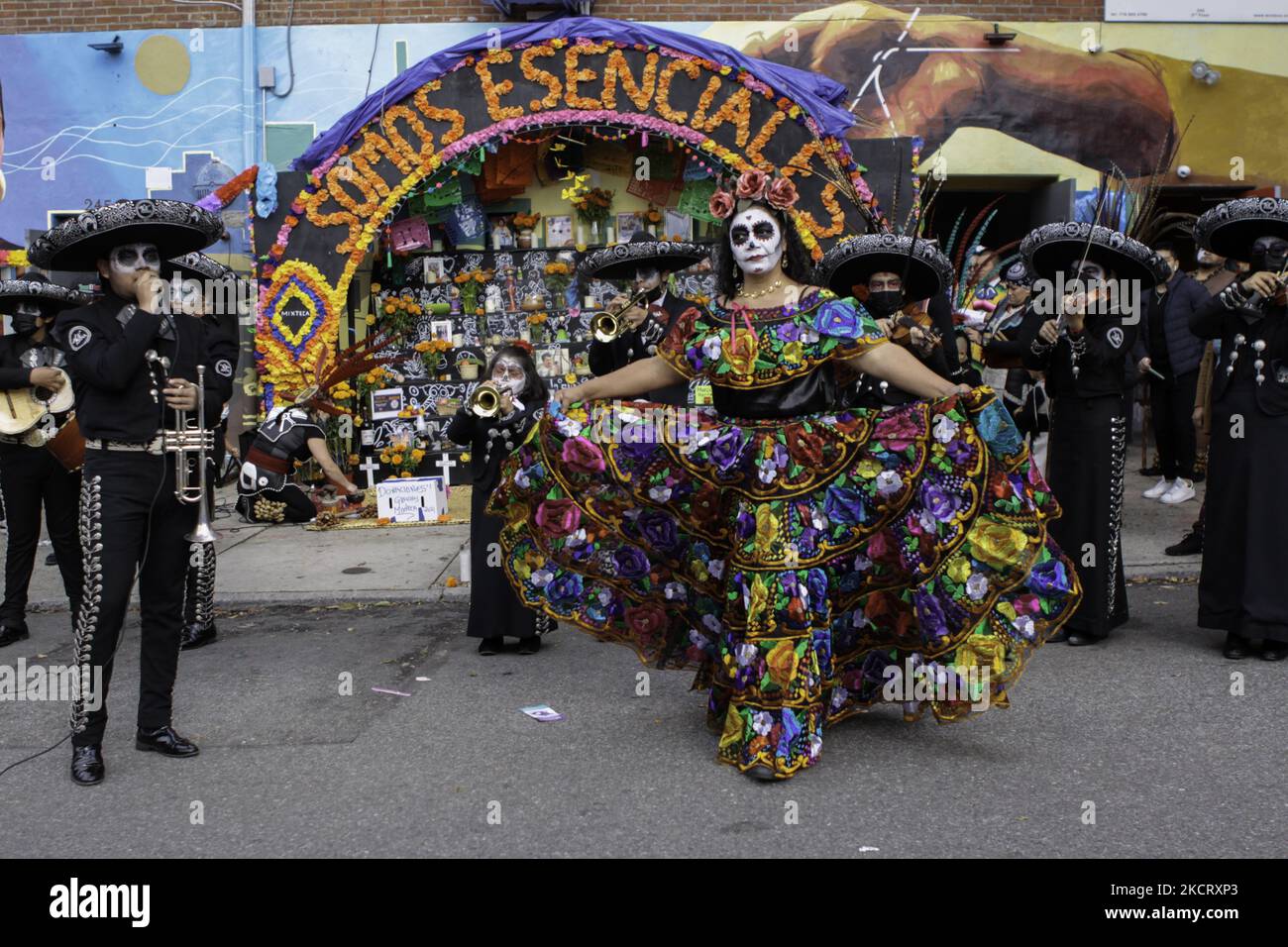 A mariachi group sings at the Day of the Dead (Dios de los Muertos ...