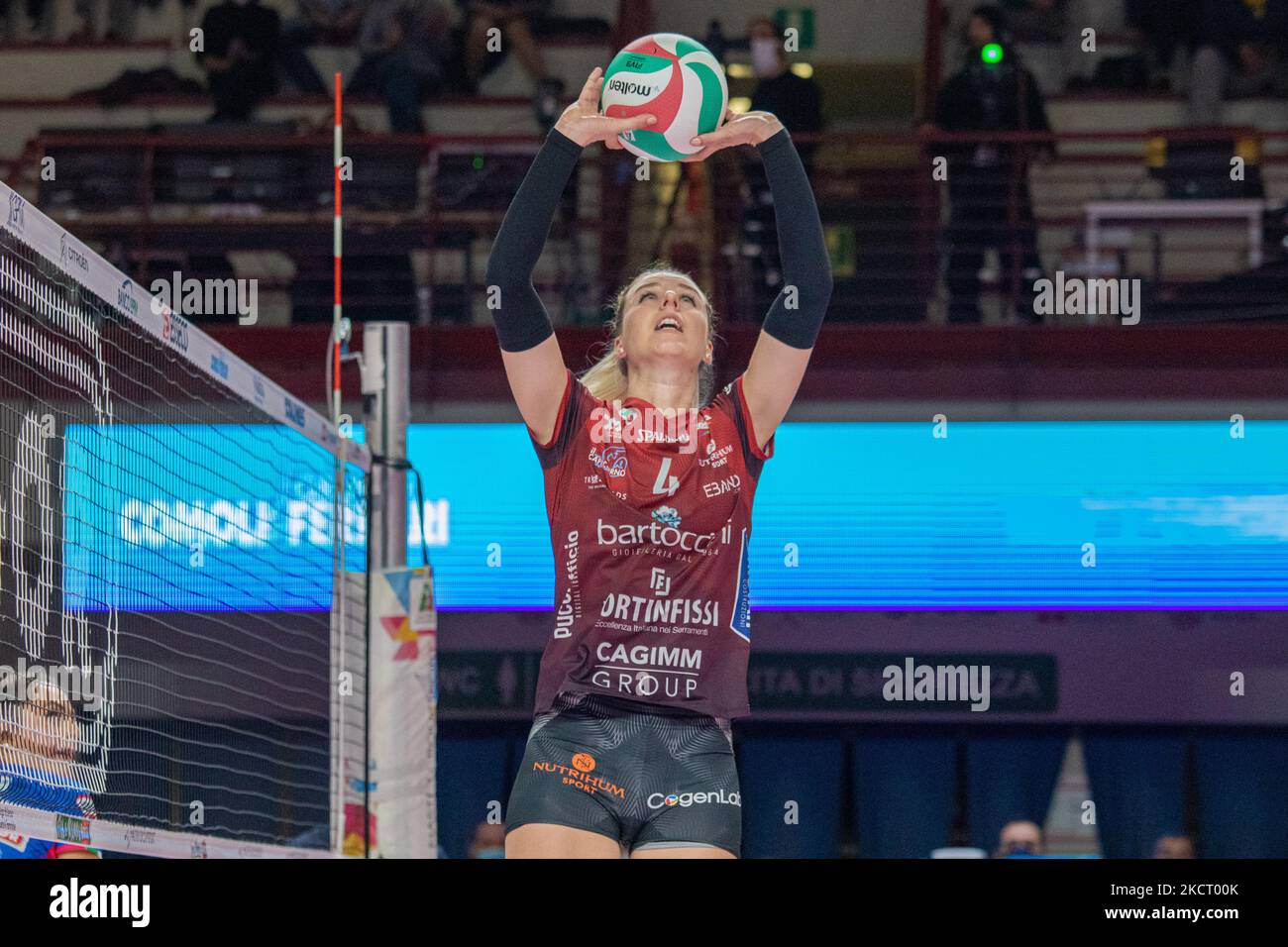 Overhand pass hi-res stock photography and images - Alamy