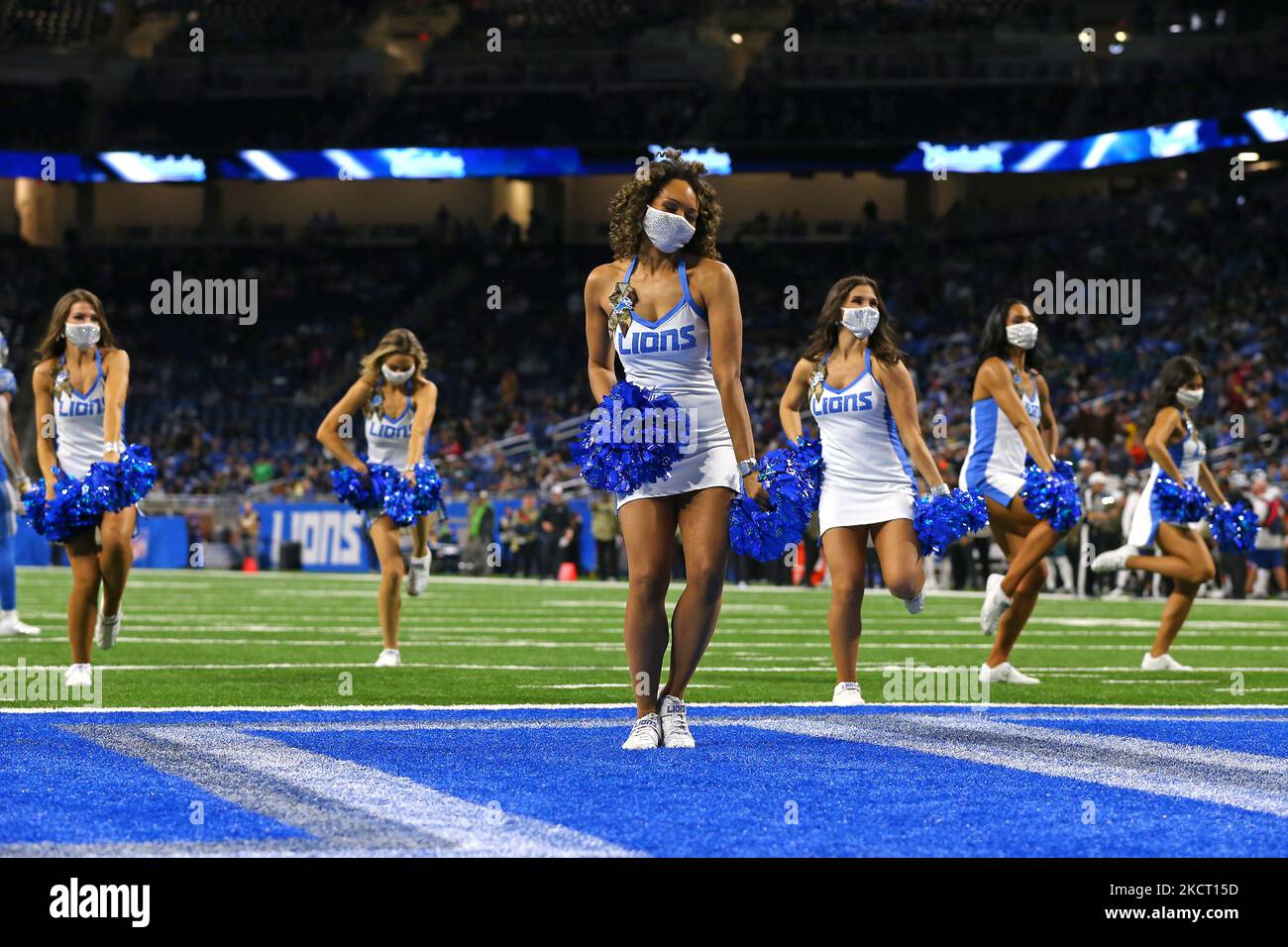 Detroit lions cheerleaders hi-res stock photography and images - Alamy
