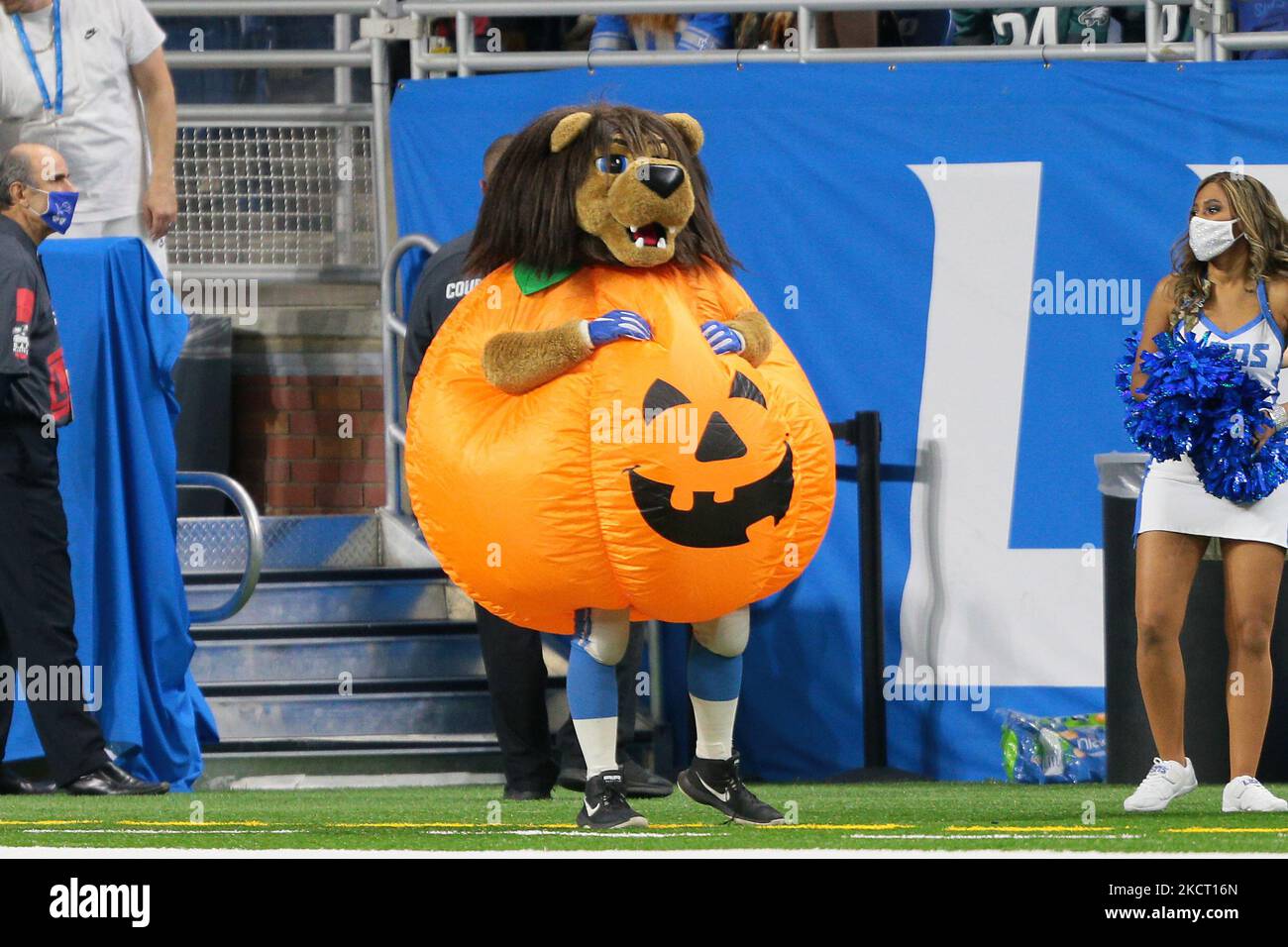 Detroit Lions mascot Roary wears a pumpkin costume for Halloween during ...