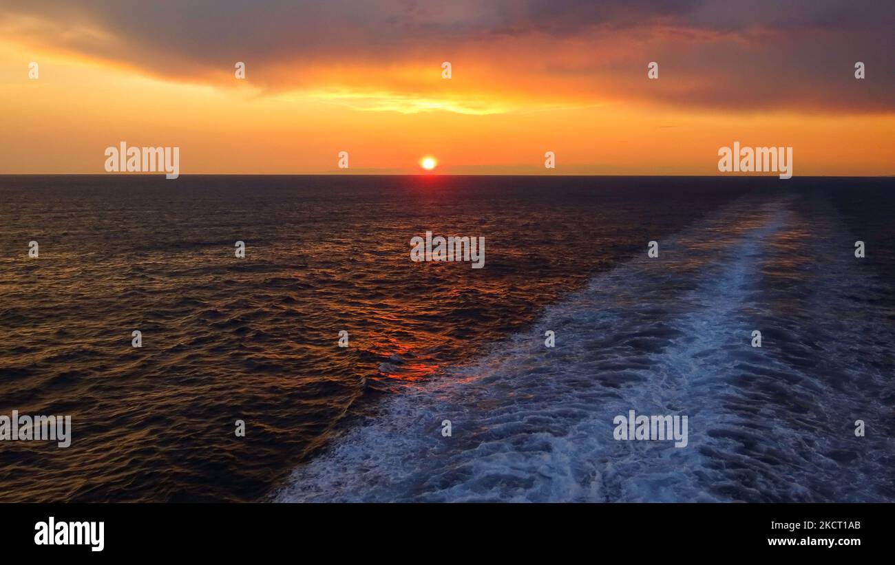 Yacht in a sea sunset hi-res stock photography and images - Alamy