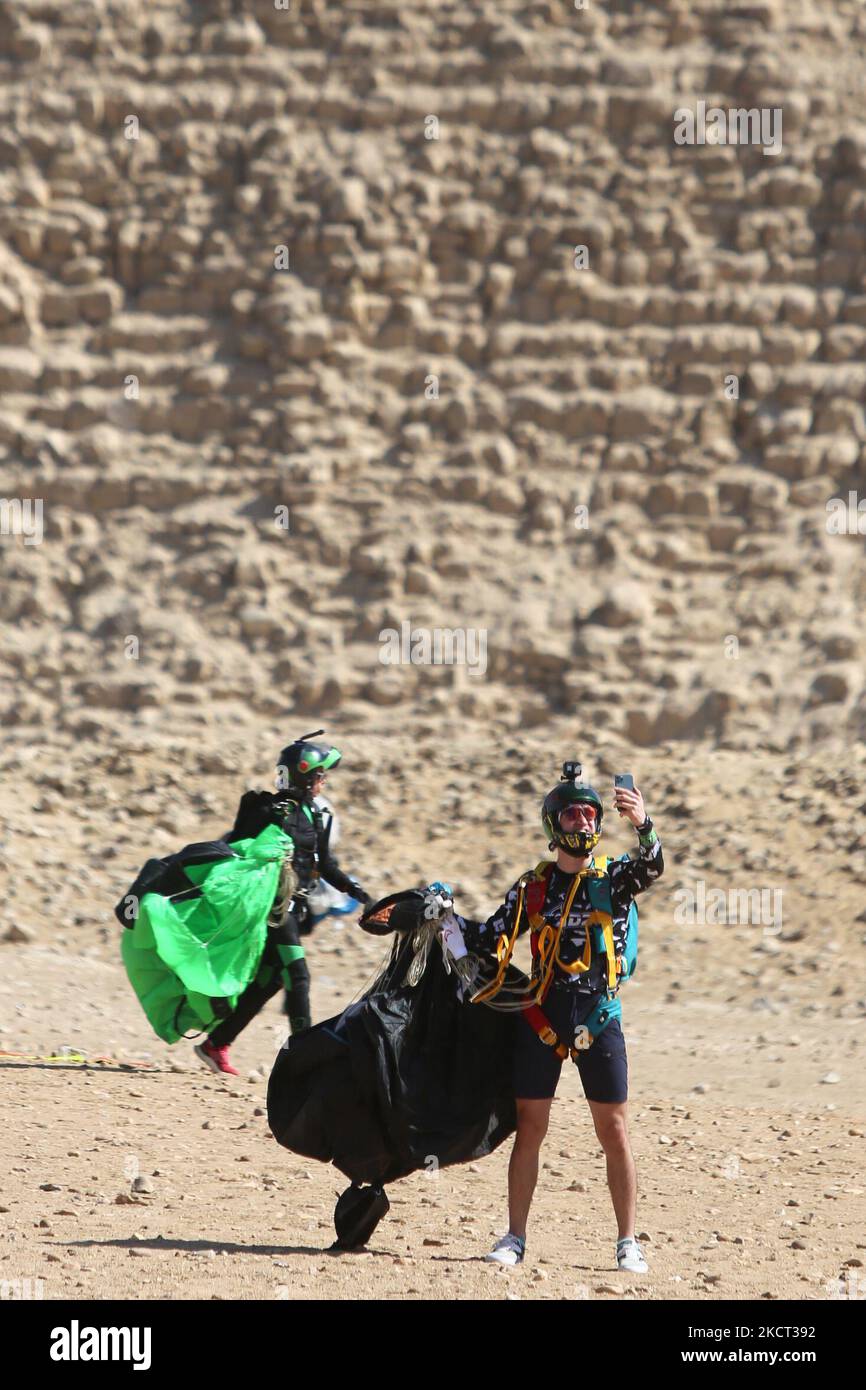 The pyramids egypt selfie hi-res stock photography and images - Alamy