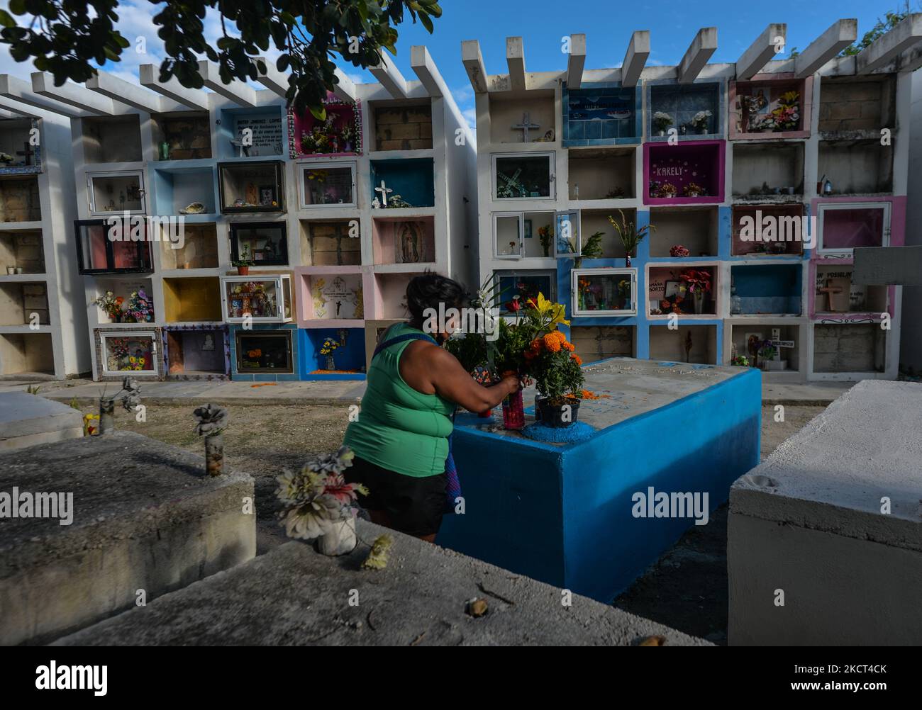 Preparing a tomb hi-res stock photography and images - Alamy