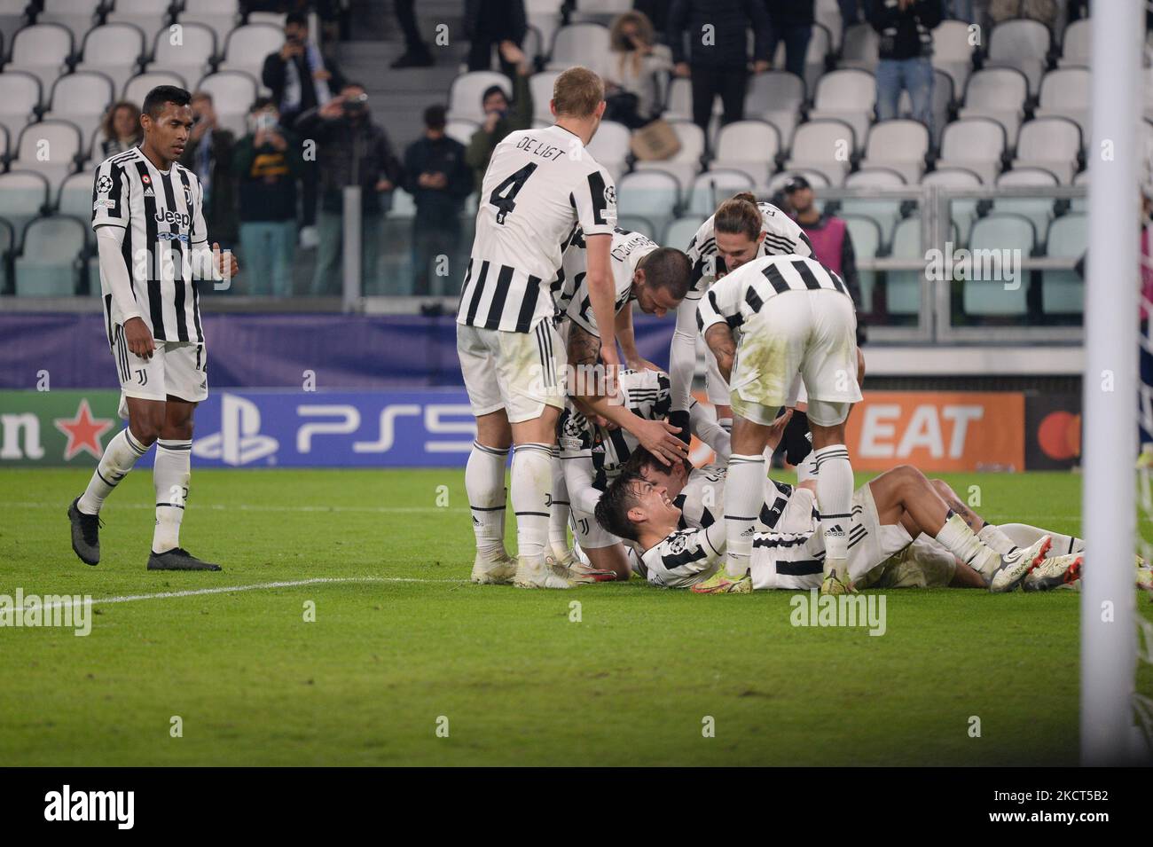 Alvaro Morata of Juventus FC celebrates whit his team mates during the ...