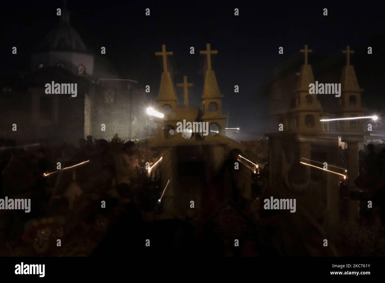 Zoom shot during Alumbrada inside the cemetery of San Andrés Mixquic ...