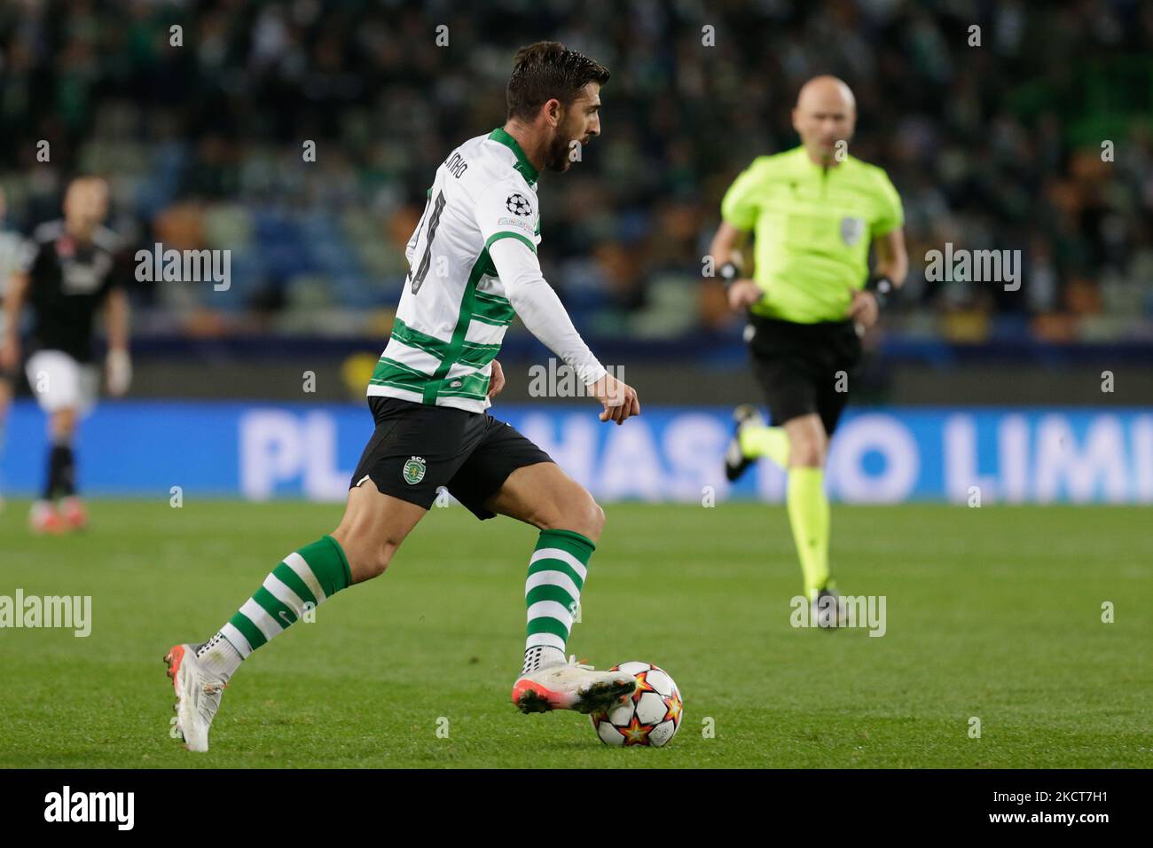 Paulinho sporting cp champions league hi-res stock photography and ...