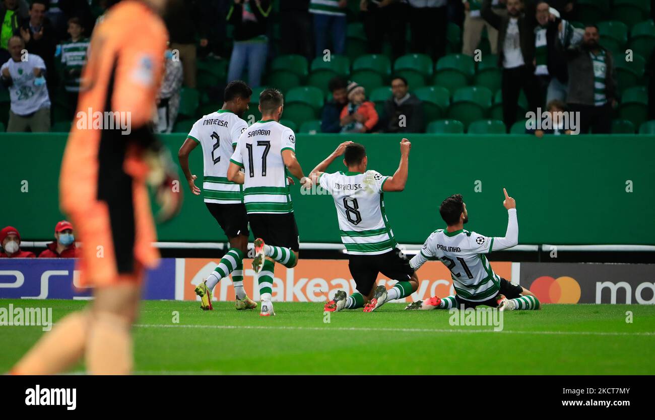 Paulinho sporting cp champions league hi-res stock photography and ...