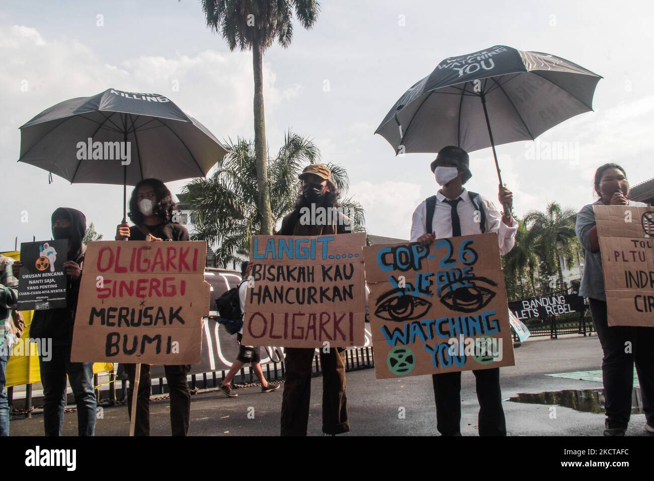 Environmental protest development hi-res stock photography and images ...