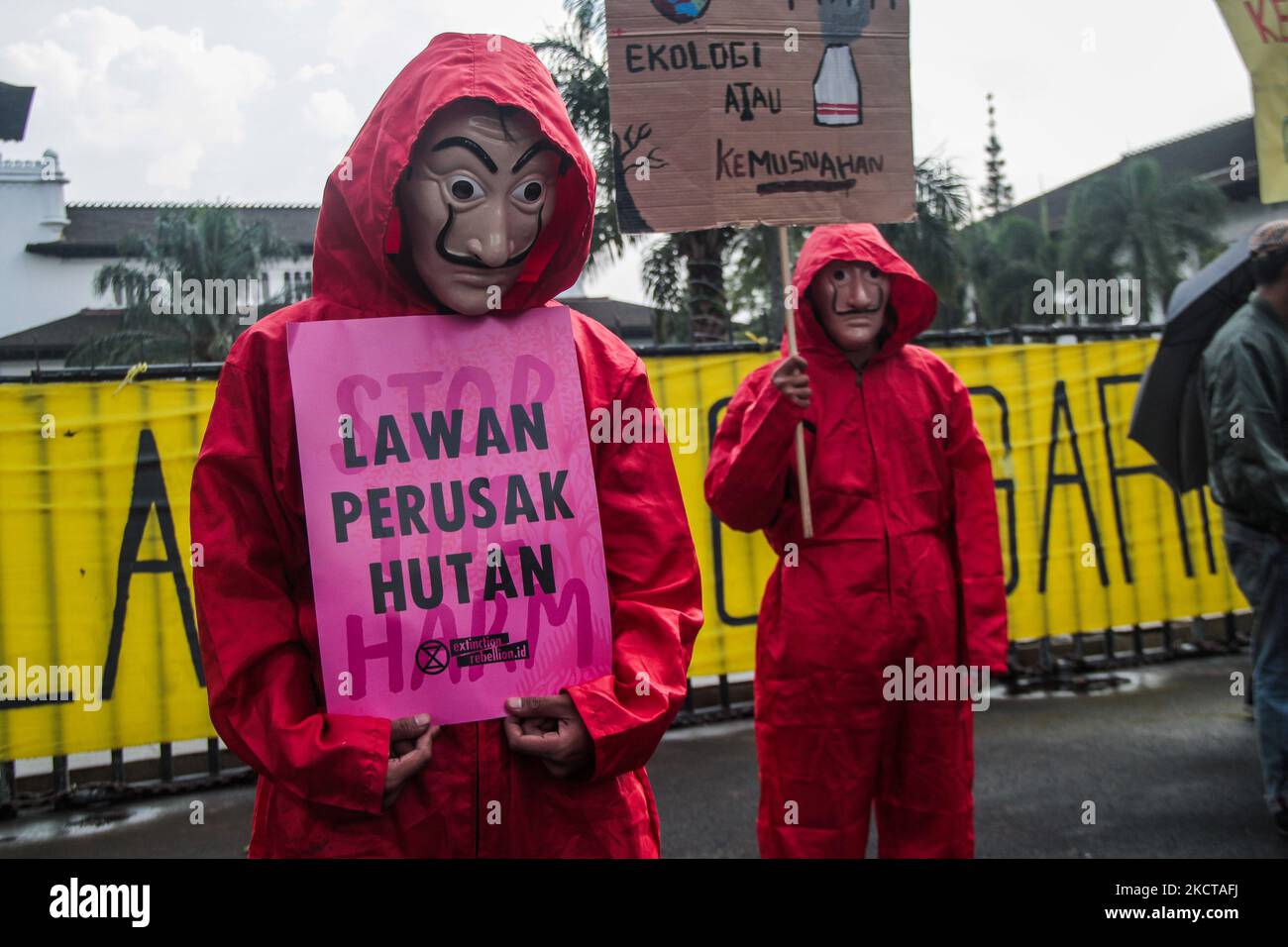 Crisis the movie 2021 hi-res stock photography and images - Alamy