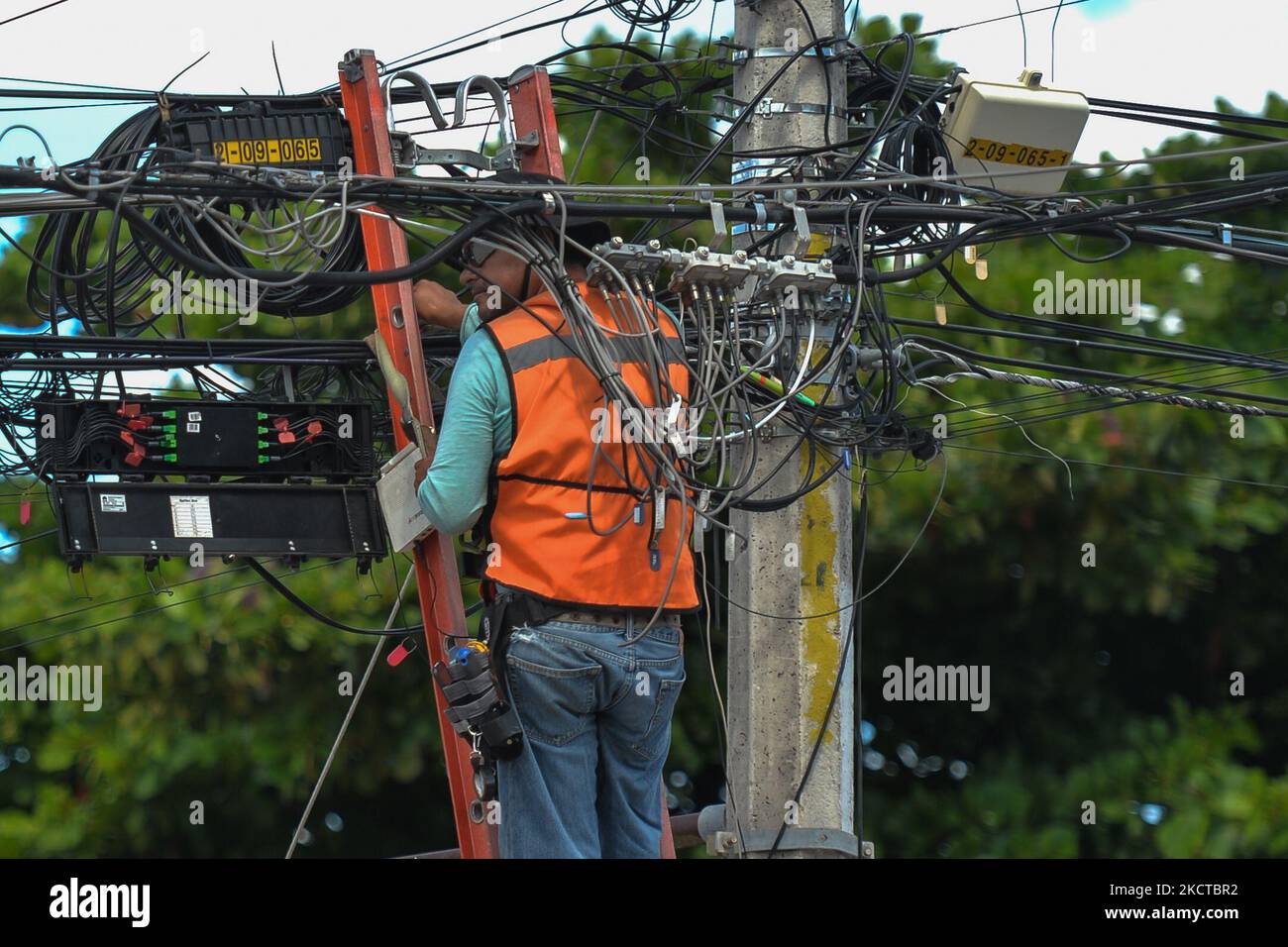Electritian wires hi-res stock photography and images - Alamy