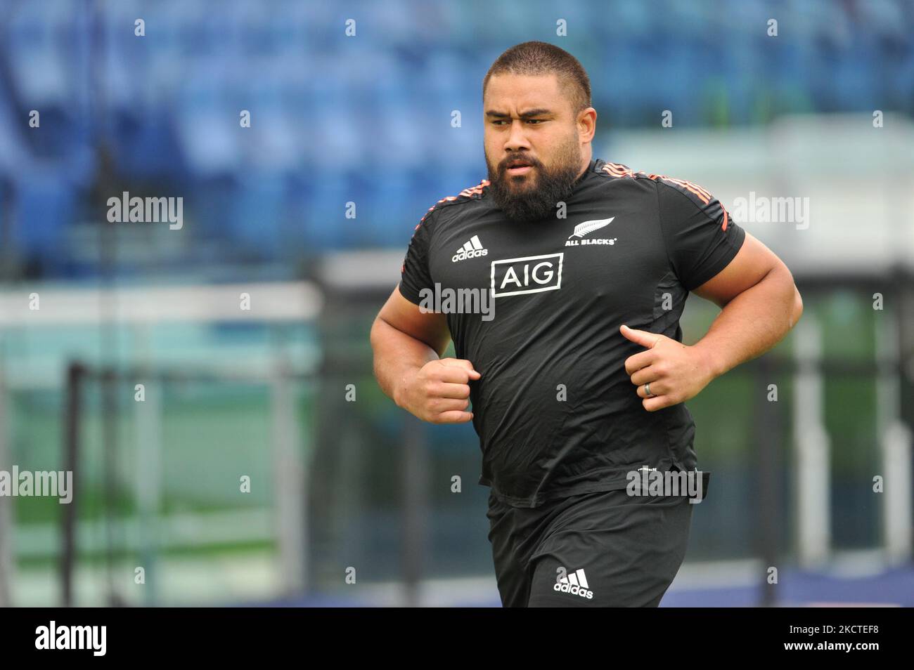 Ofa Tuungafasi during warm up before the 2021 Rugby Autumn Nations ...
