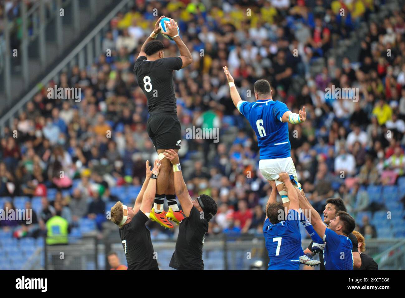 Hoskins Sotutu wins a touche during the 2021 Rugby Autumn Nations ...