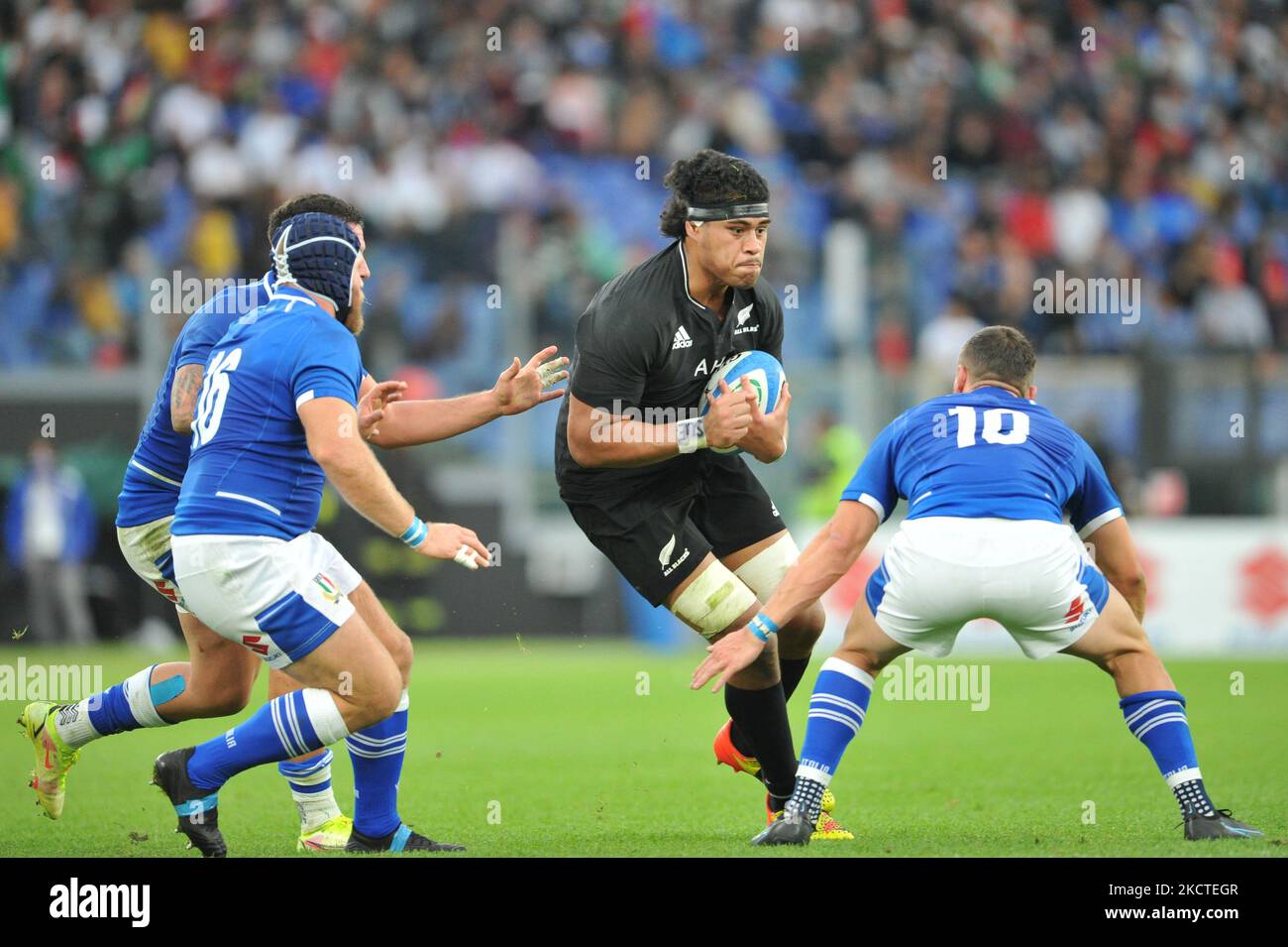 Tuopu Vaa’i in action during the 2021 Rugby Autumn Nations Series match ...