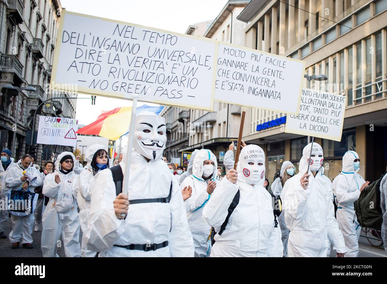 General view of No Green Pass protesters on November 6, 2021 in Padua ...