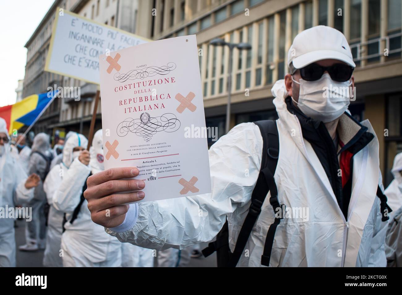 General view of No Green Pass protesters on November 6, 2021 in Padua ...
