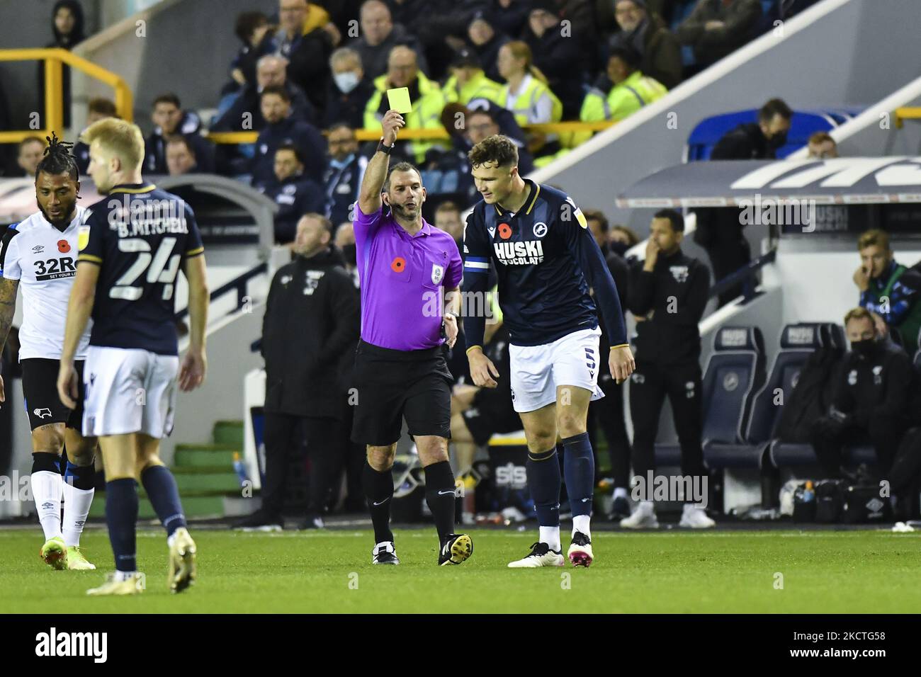 Tim robinson referee hi-res stock photography and images - Alamy