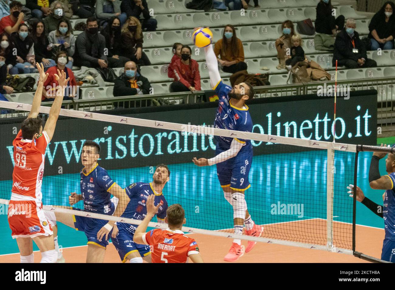Earving ngapeth volleyball hi-res stock photography and images - Alamy
