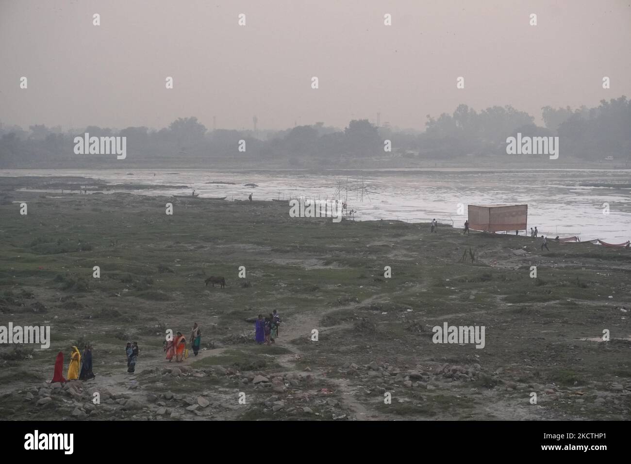 Bank of polluted yamuna river hi-res stock photography and images - Alamy